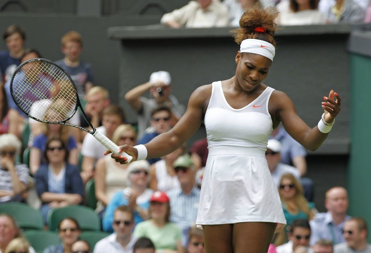 Serena Williams cruises into 2nd round of Wimbledon with easy victory ...