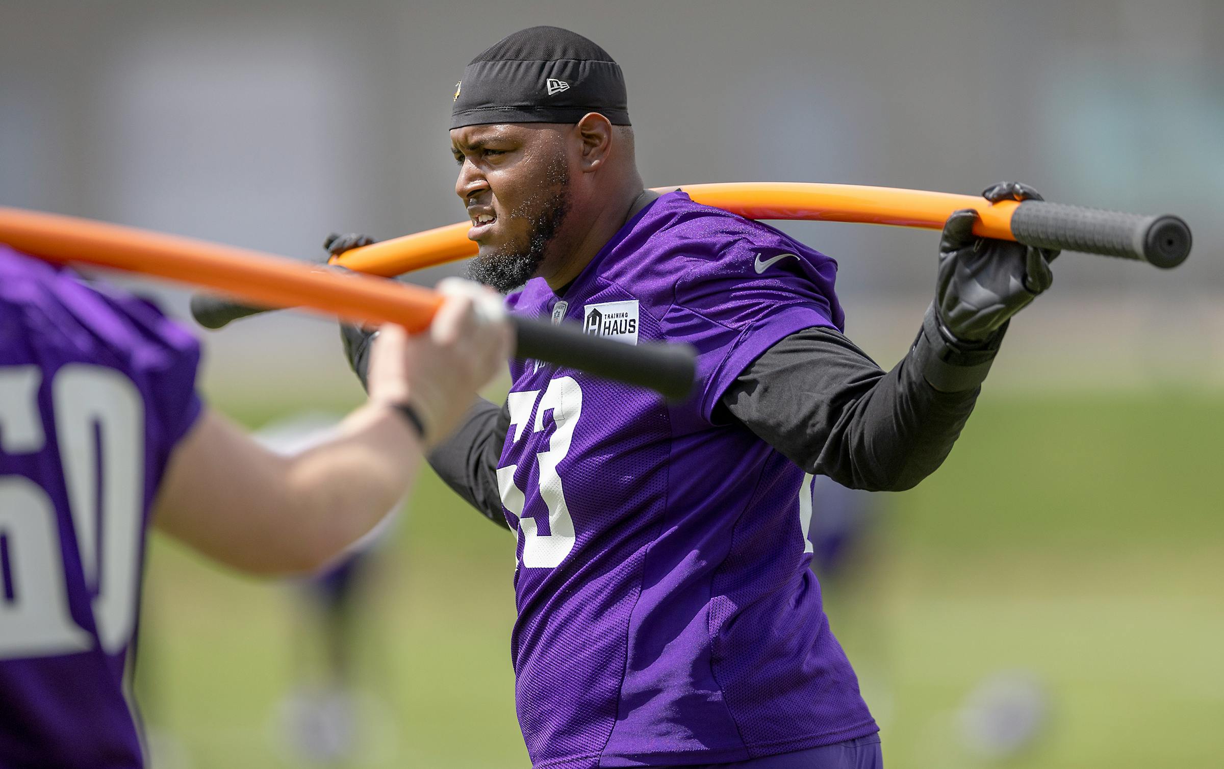 Vikings trading offensive tackle Vederian Lowe to the Patriots