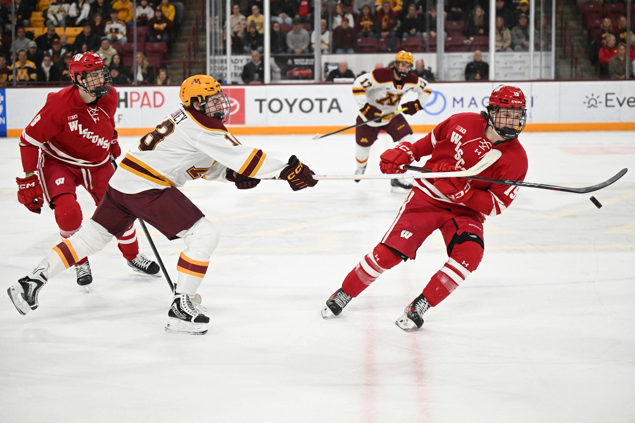Gophers men’s hockey ends seven-game skid with 4-1 victory over Wisconsin