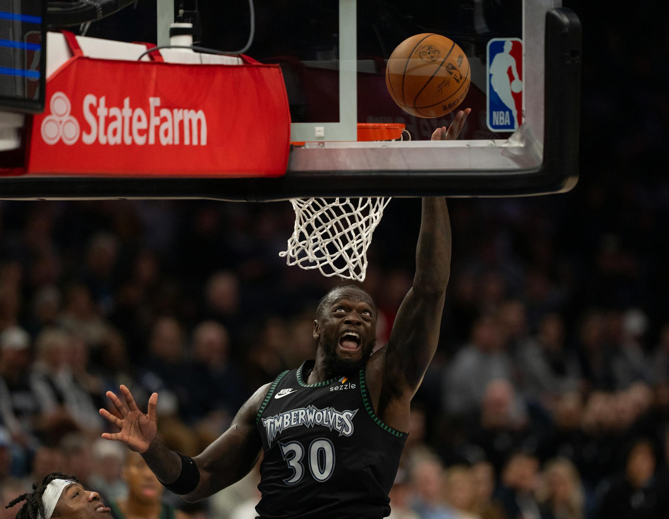 Timberwolves extend win streak to four in a row, rally past Grizzlies