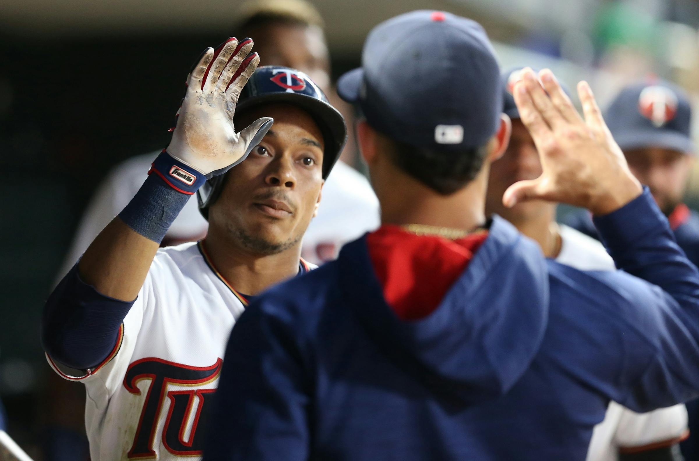 Twins trade Jorge Polanco to Mariners in exchange for four players