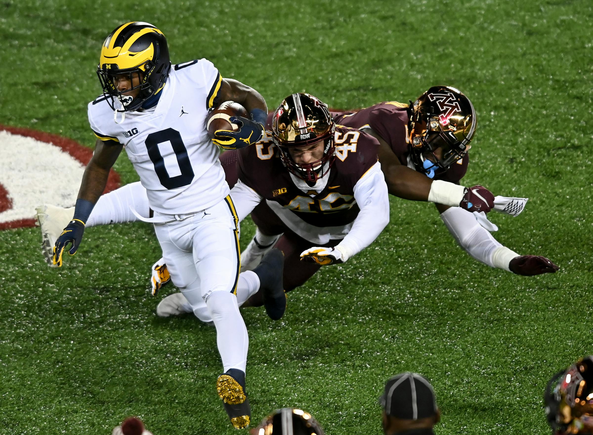 Gophers linebacker Cody Lindenberg learning after starting collegiate ...