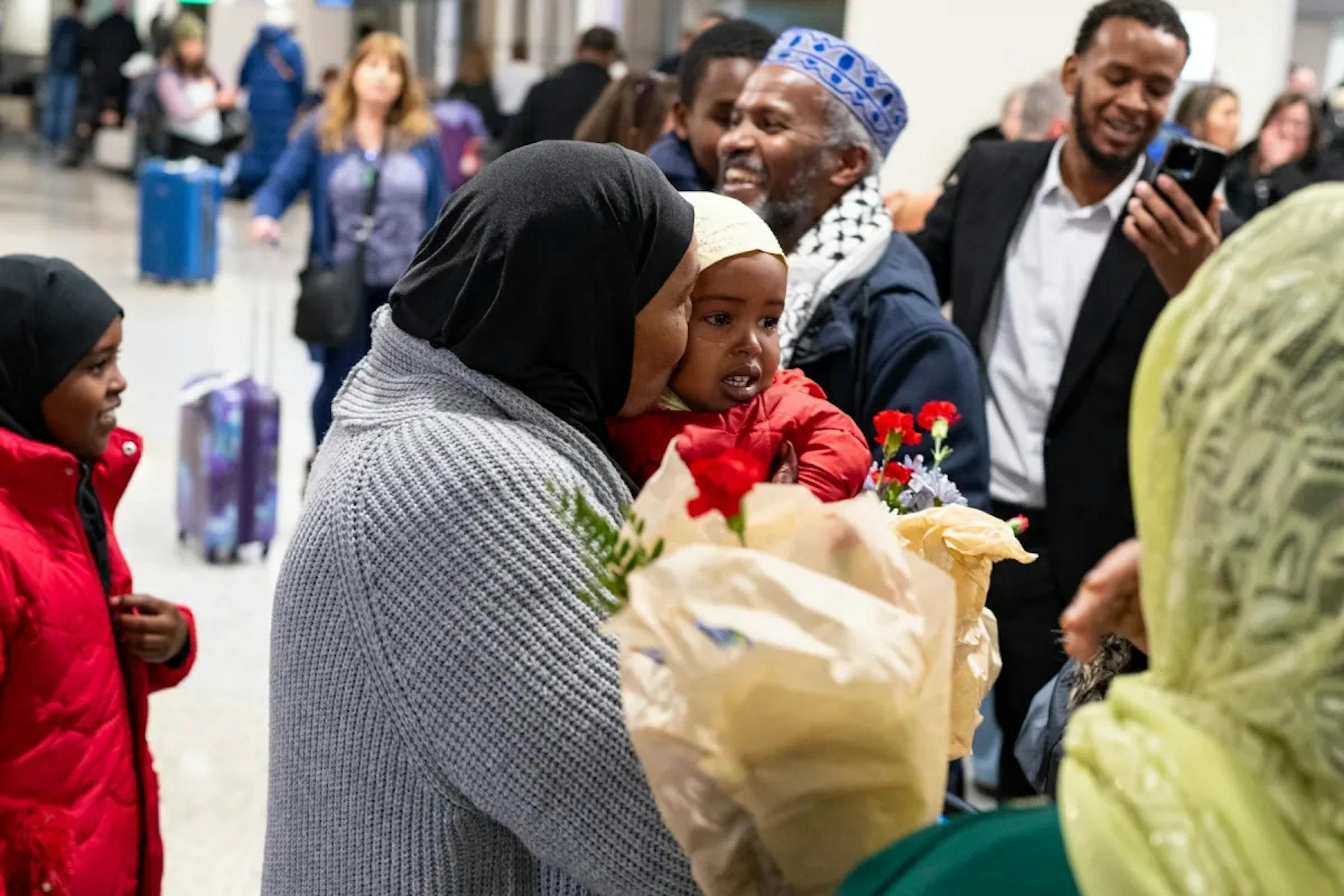 Somali family reunites in Minneapolis as Trump strands refugees across ...
