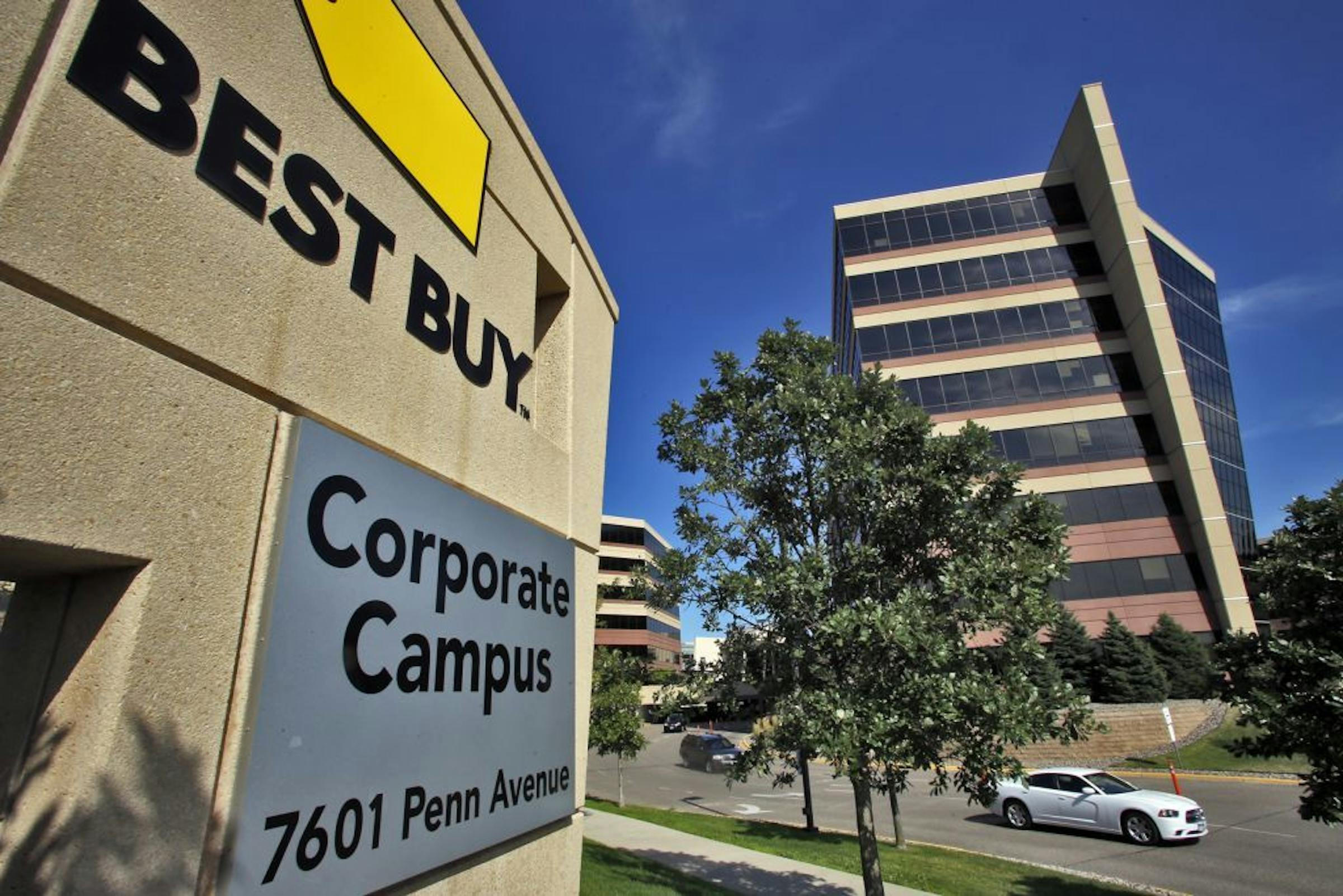 Best Buy's share gains in 2013 lead the S&P 500