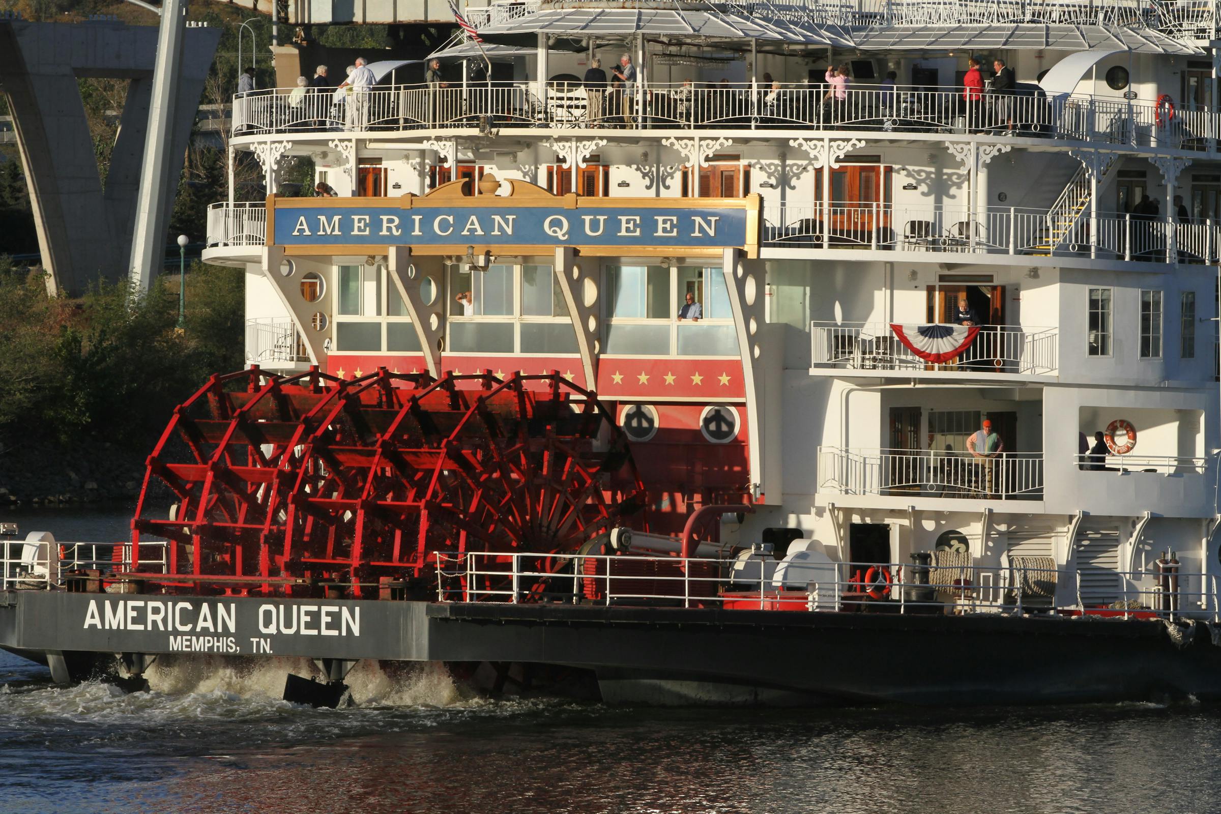 A classic Mississippi River cruise line has abruptly shut down