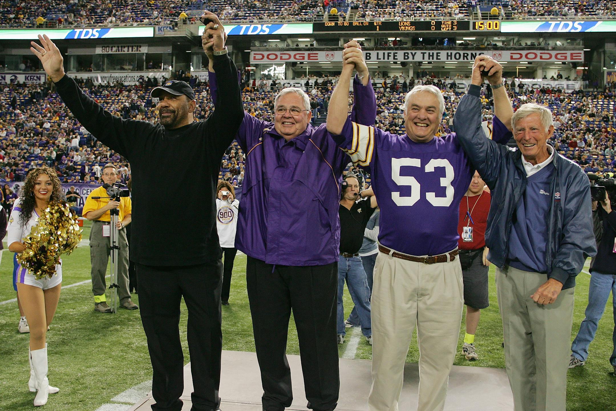 Jerry Burns, former Vikings coach, dies at 94