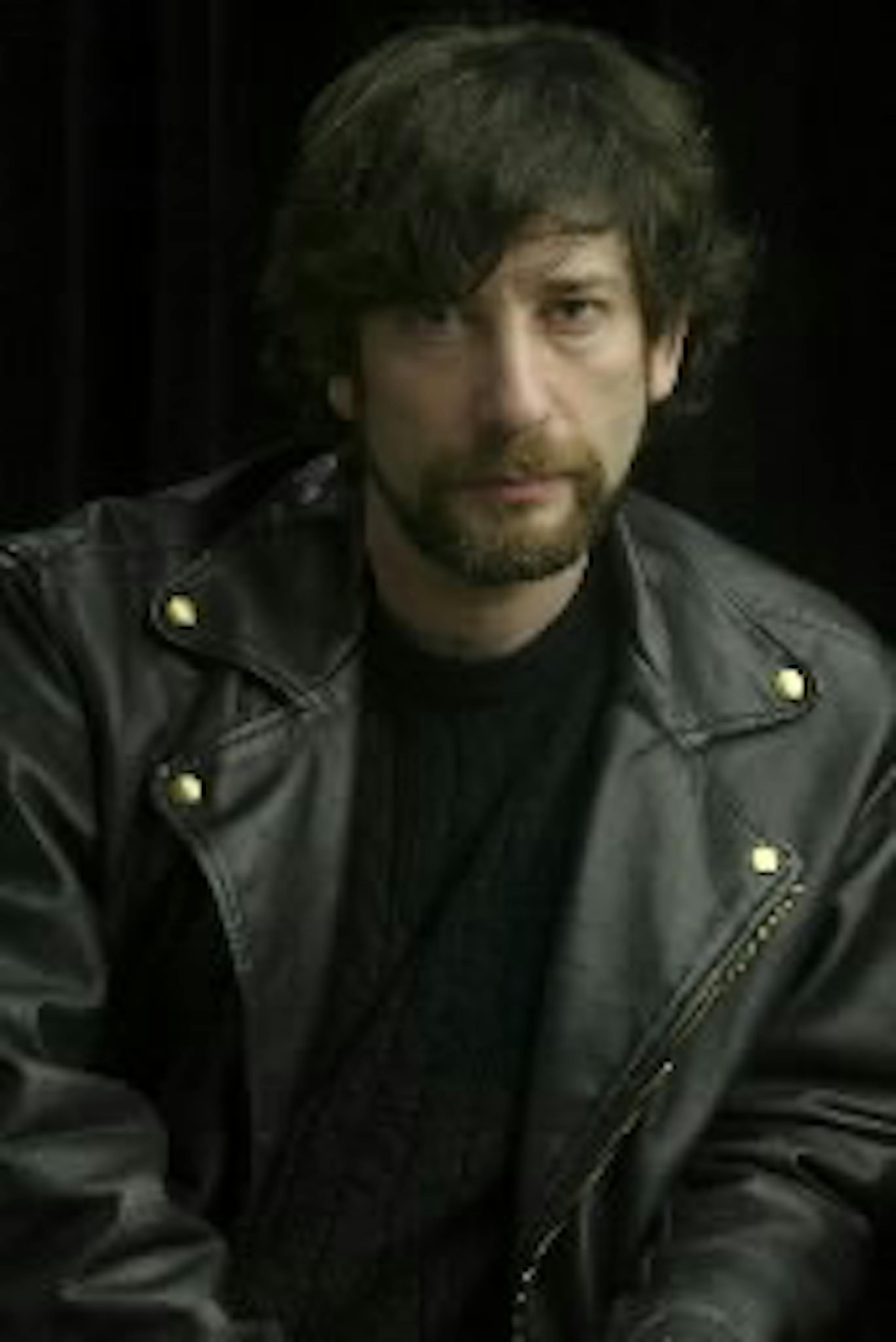 Neil Gaiman and goth-cabaret singer Amanda Palmer are engaged