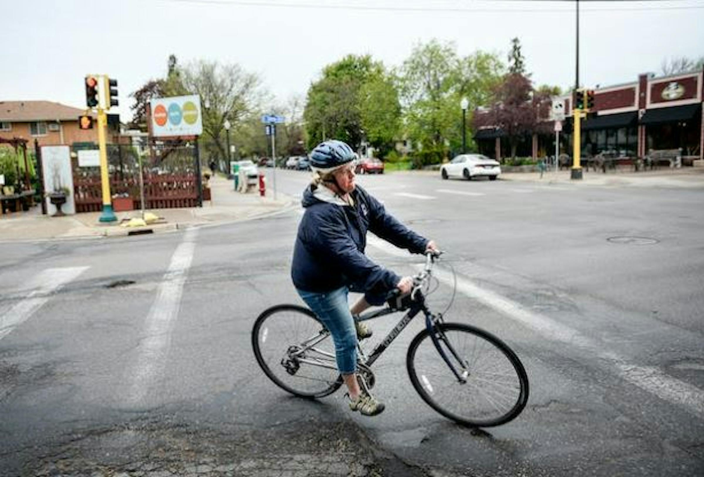 Under new law, Minnesota bicyclists can roll through stop signs — with care