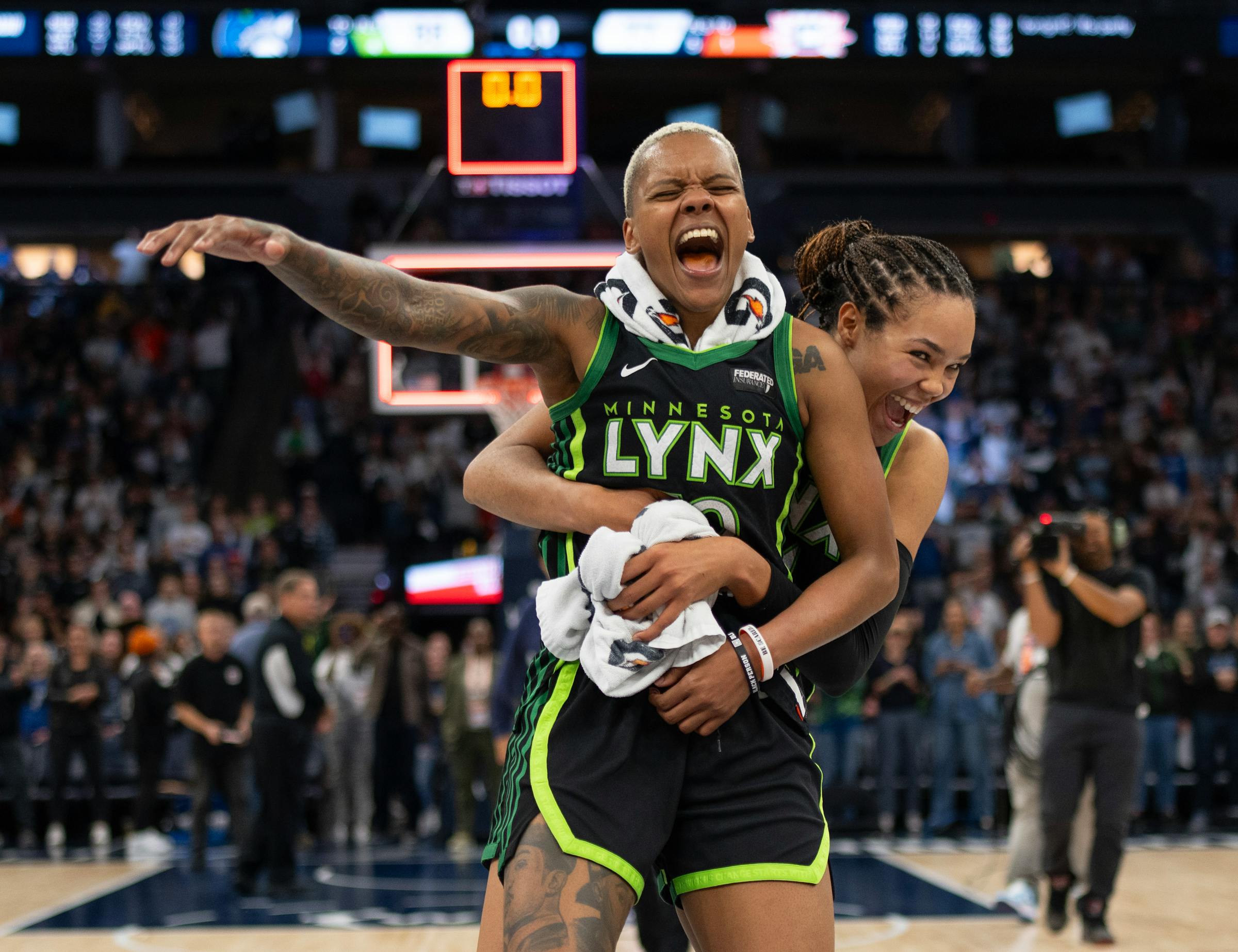 Lynx roar into WNBA Finals by beating Sun