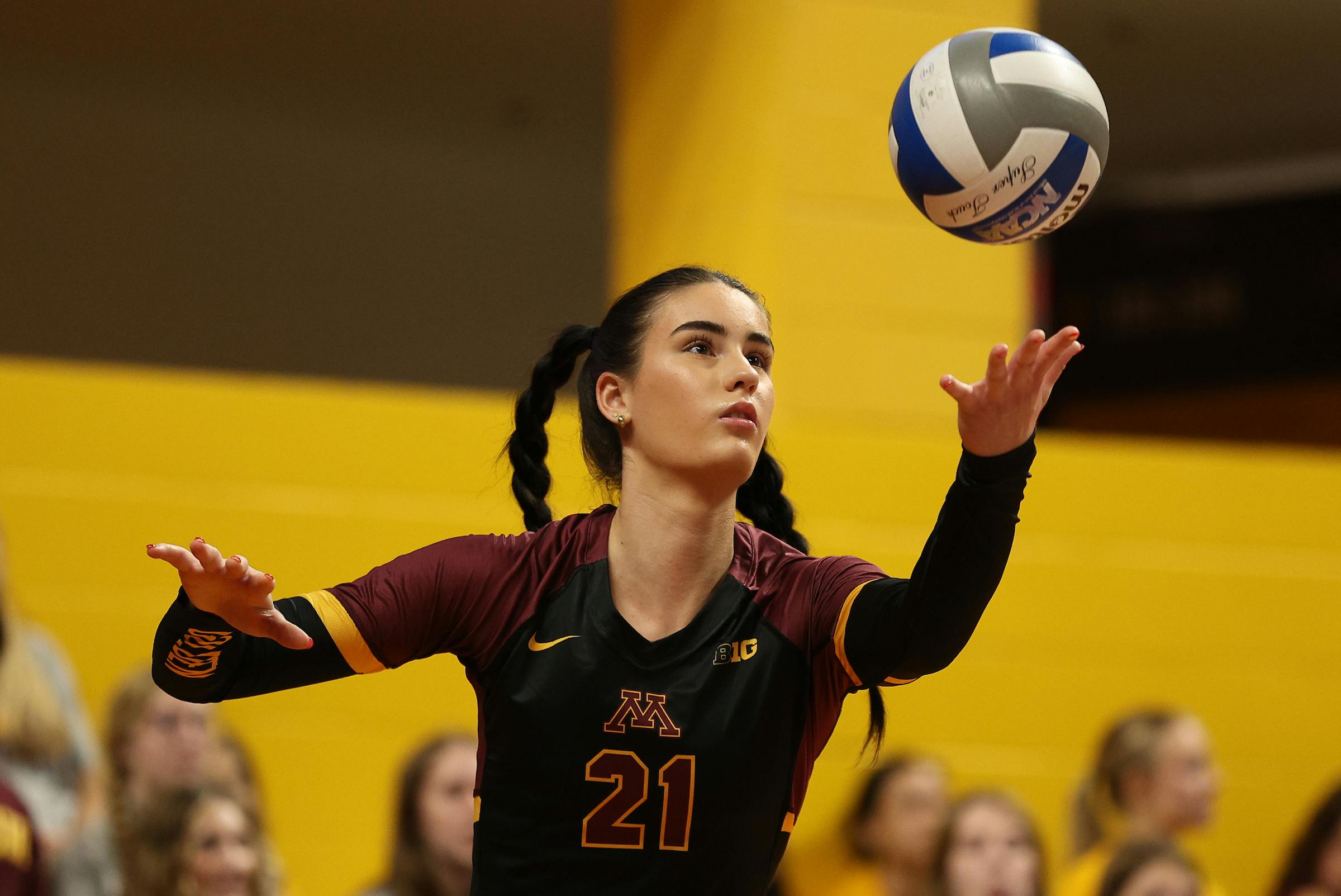Gophers volleyball sweeps Auburn at Diet Coke Classic