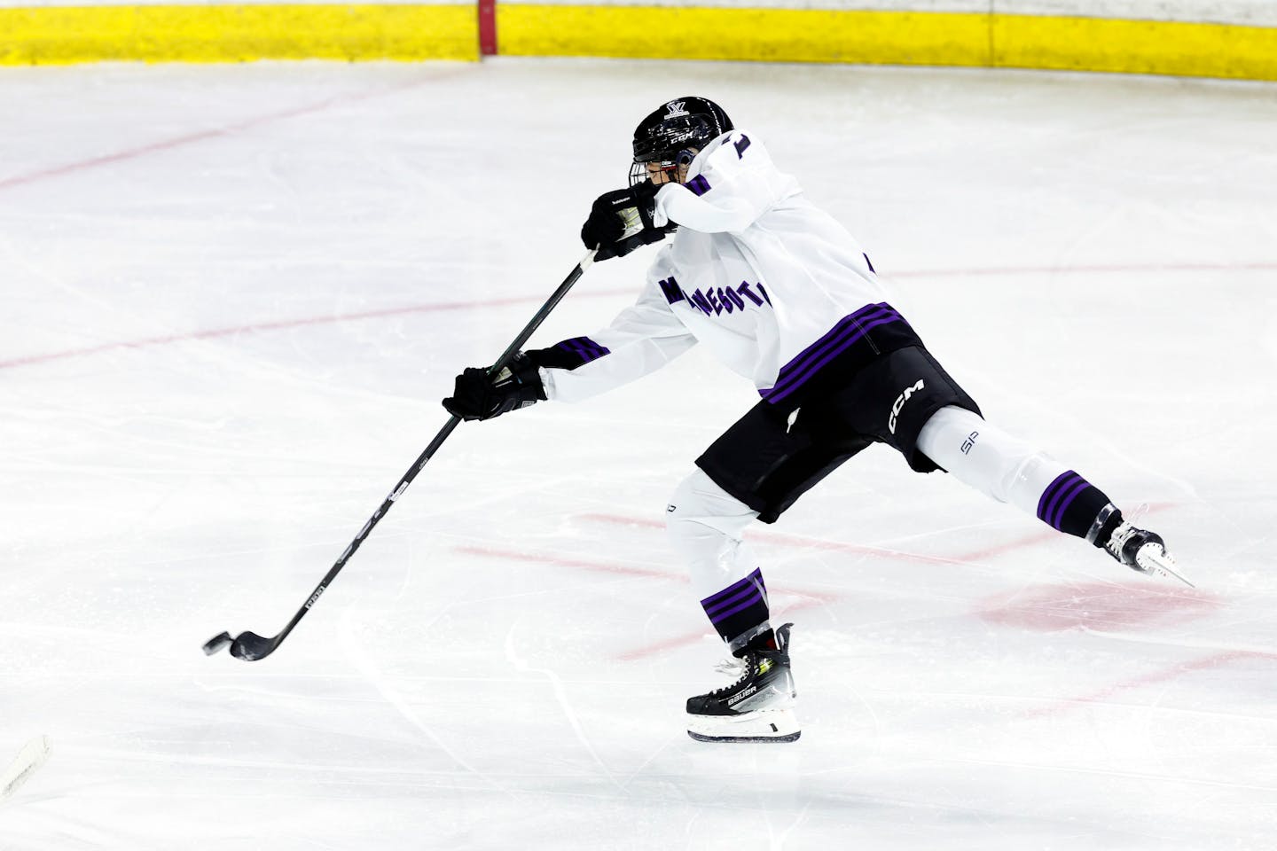 Minnesota wins 3-2 at Boston in its first PWHL game, starting new era ...