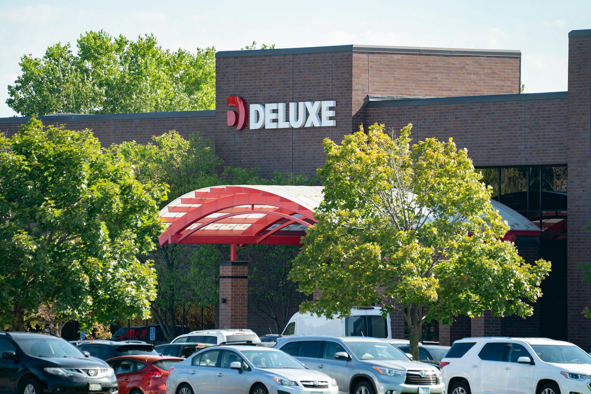 Deluxe moving its headquarters from Shoreview to downtown Minneapolis