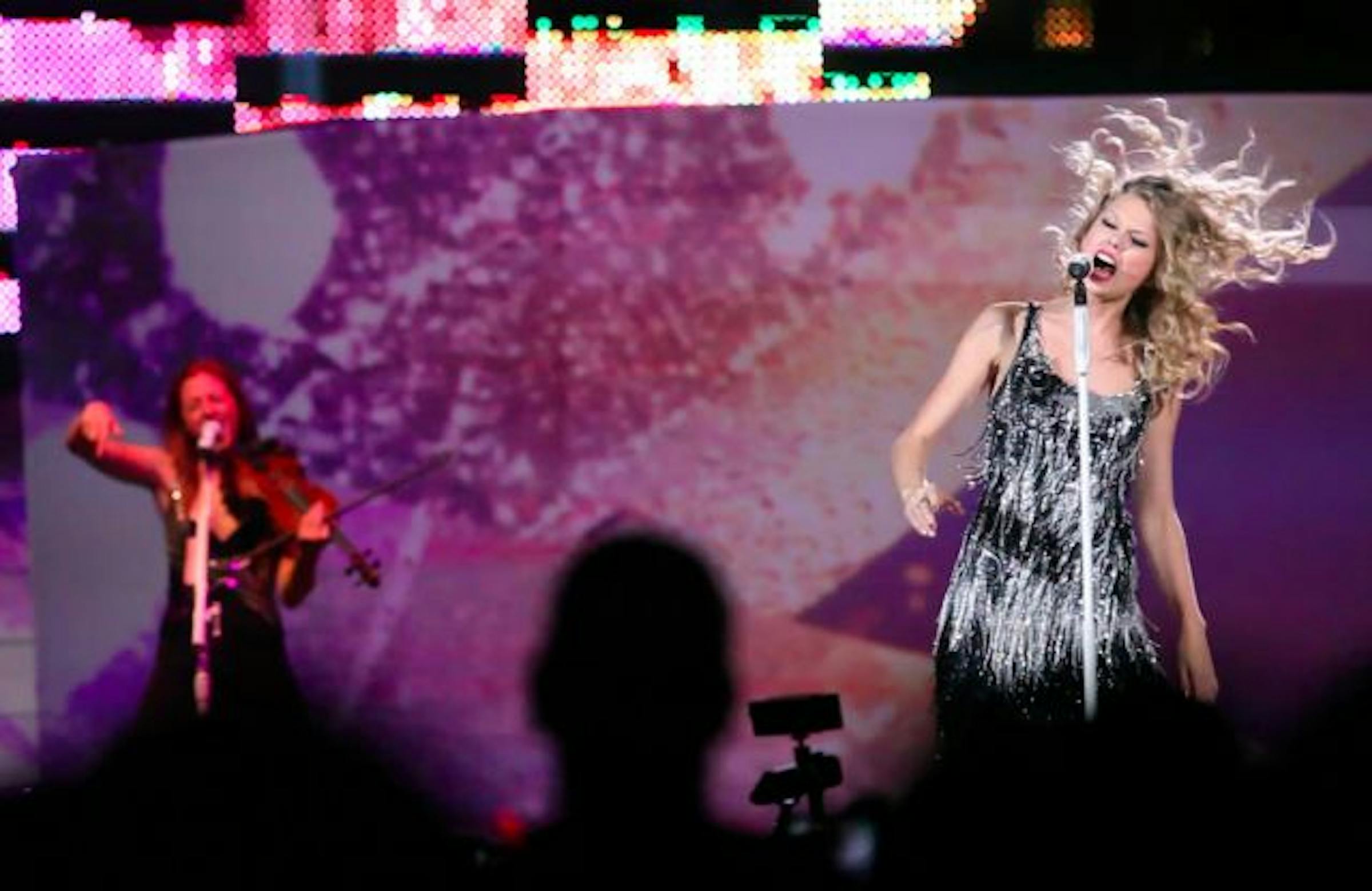 Taylor Swift: She pranks, she struts, she's got it