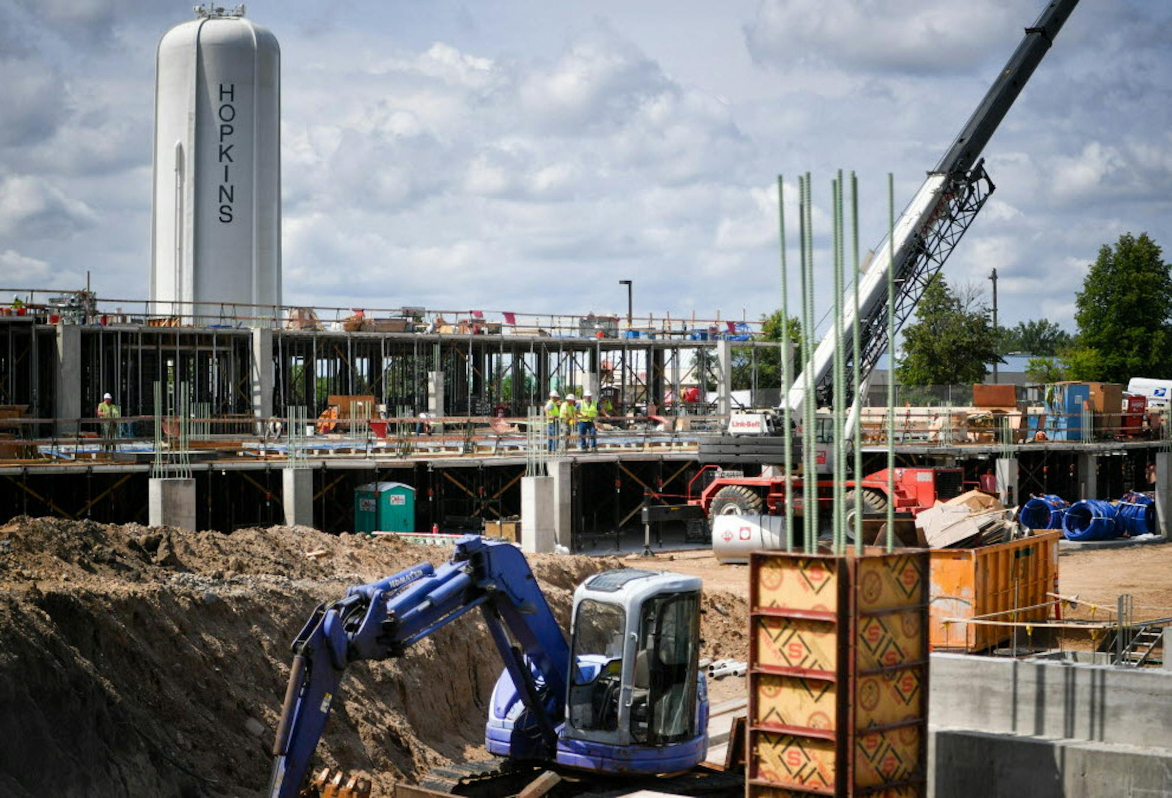 Hopkins and apartment developer battle over $10.5M parking ramp