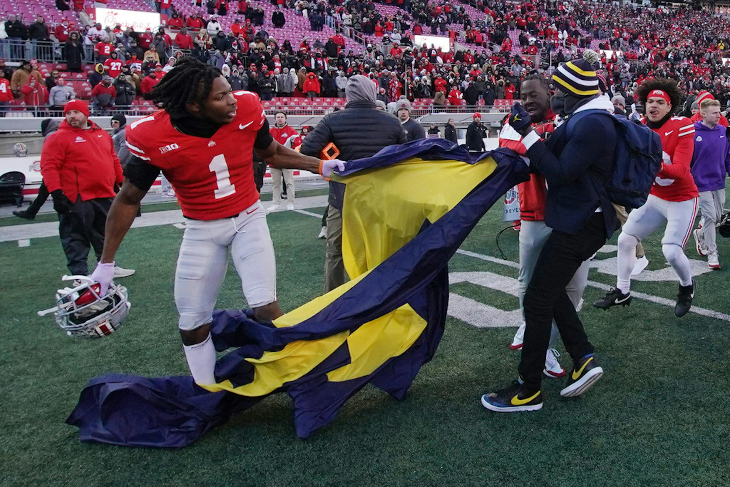 Michigan, Ohio State players brawl after Wolverines beat No. 2 Buckeyes ...