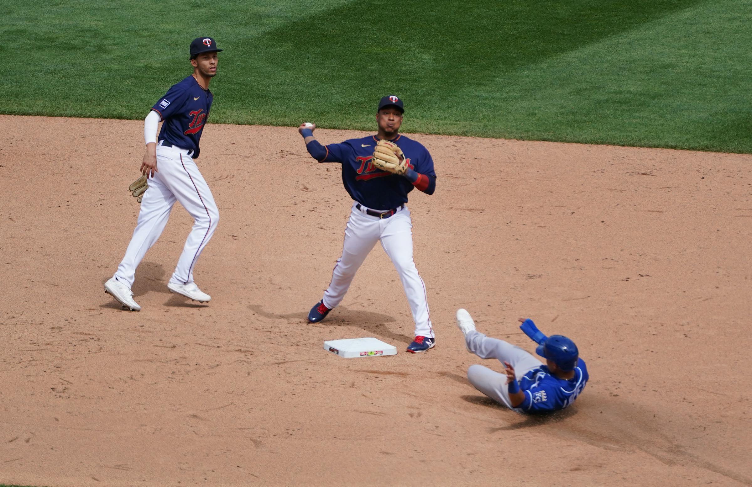 Jorge Polanco picks up some fielding tricks from Twins teammate ...