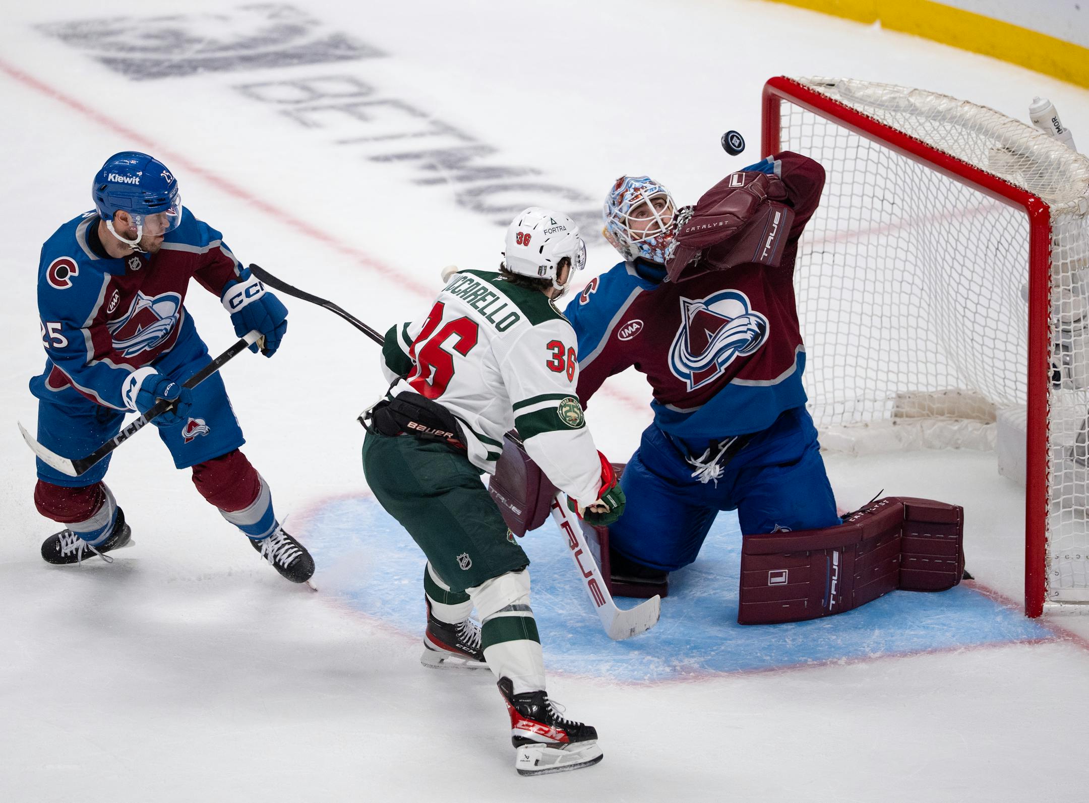 Live: Colorado Avalanche race to 9-6 victory over Wild in Game 1