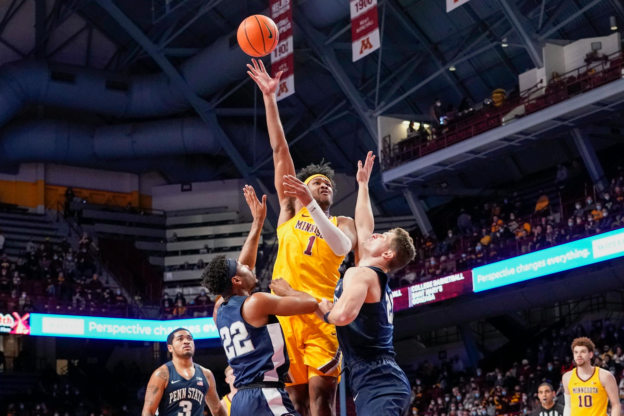 Eric Curry scores 22 points, Gophers men's basketball gets back into ...
