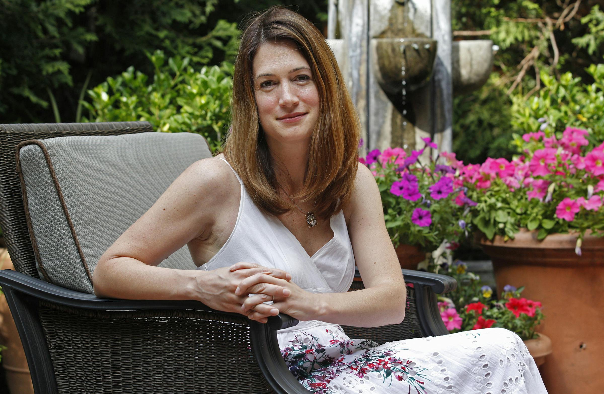 'Gone Girl' author 'poured a lot of pain' into HBO's 'Sharp Objects ...