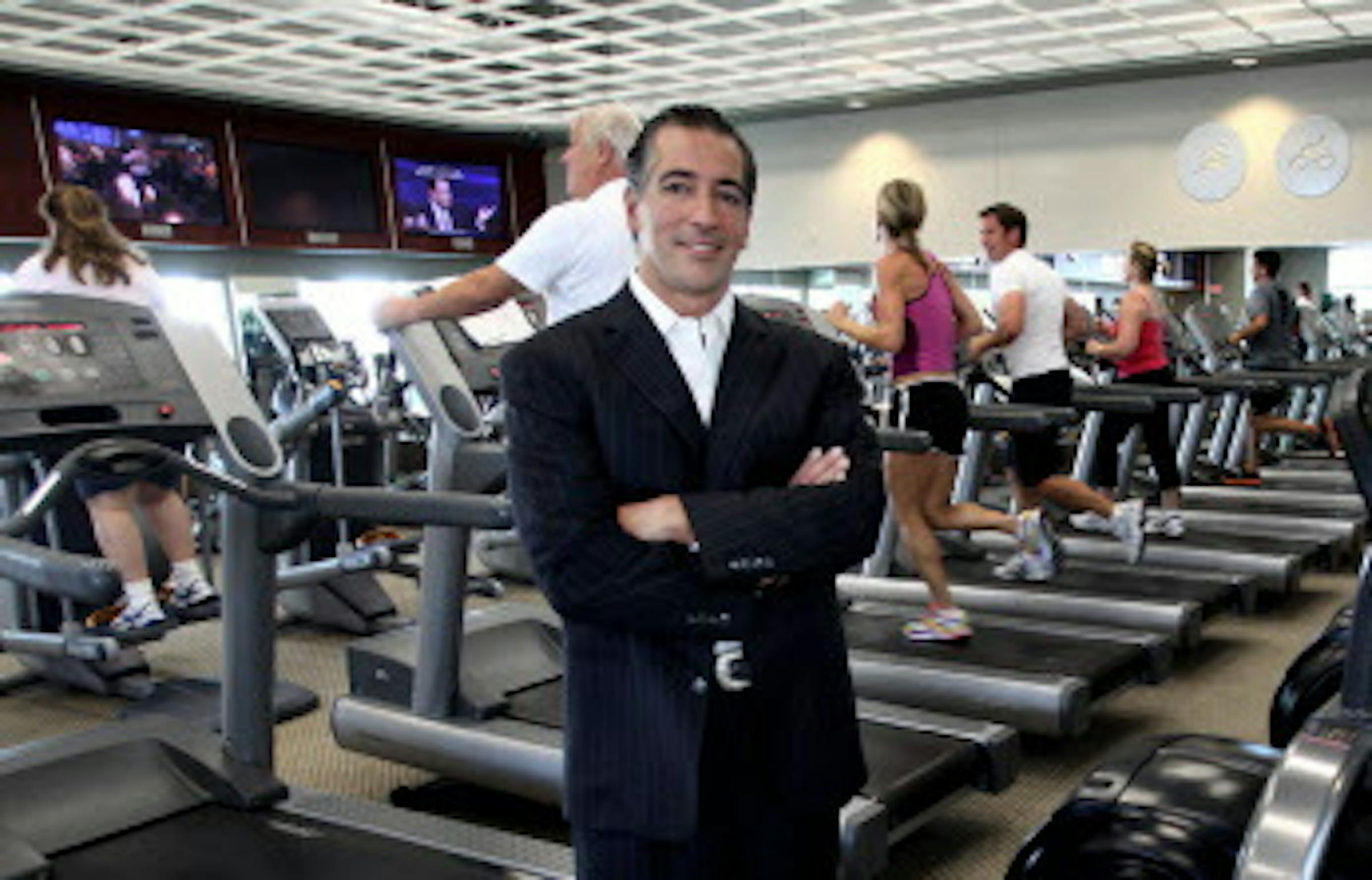 Life Time Fitness sells $900 million in real estate