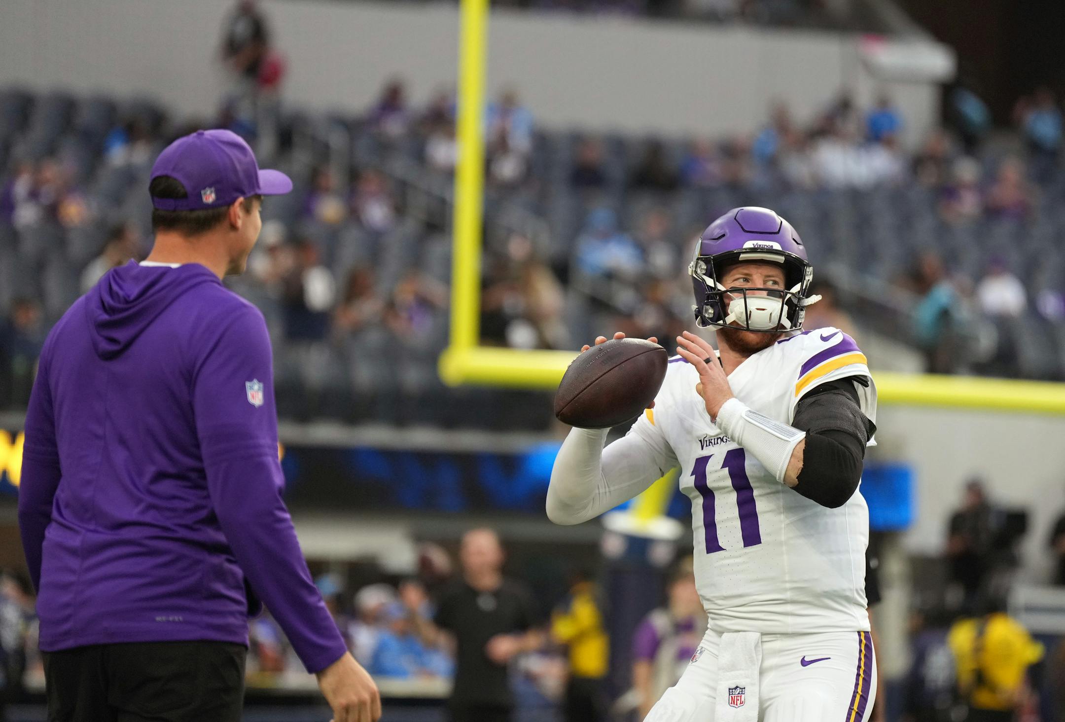 Vikings re-sign quarterback Carson Wentz in NFL free agency