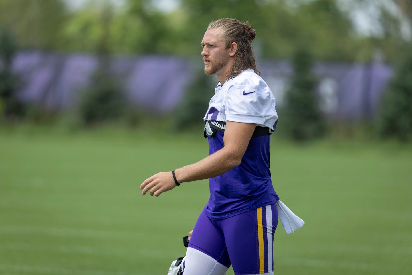Vikings tight end T.J. Hockenson now limited by lower back stiffness
