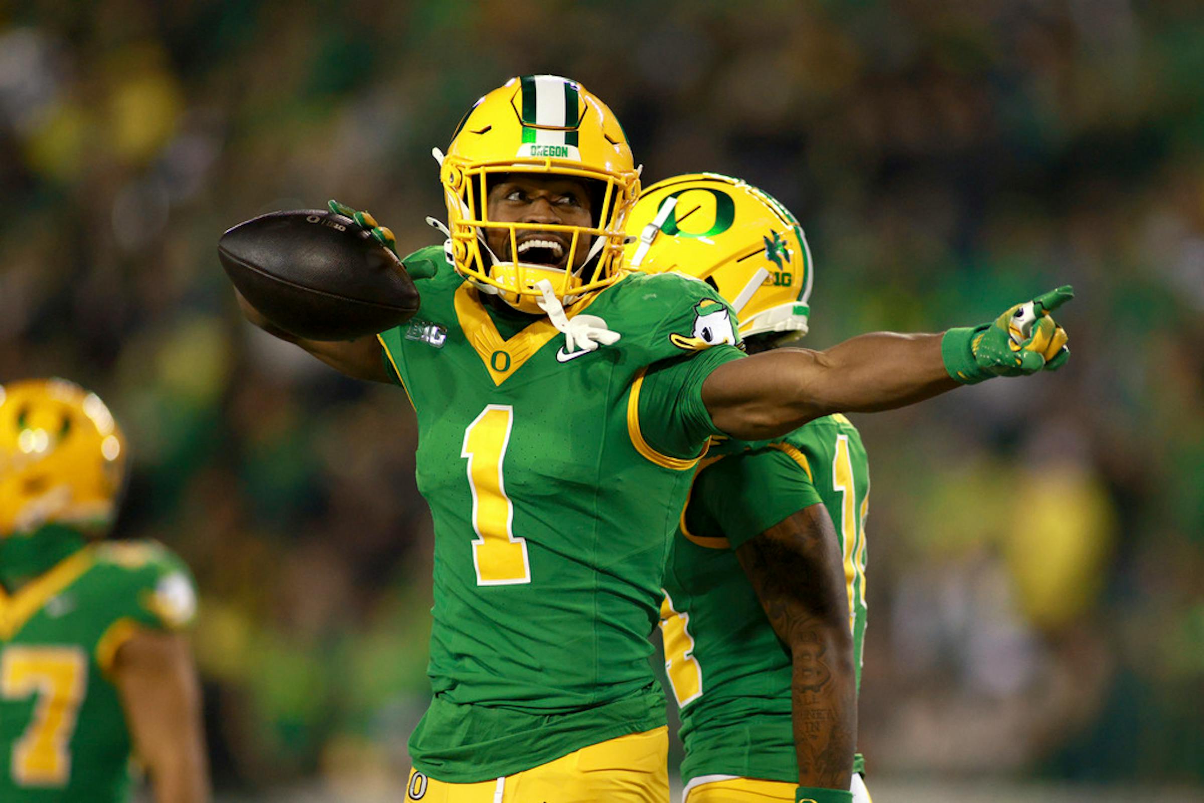 AP Top 25: Oregon remains No. 1 as Big Ten grabs 4 of top 5 spots ...