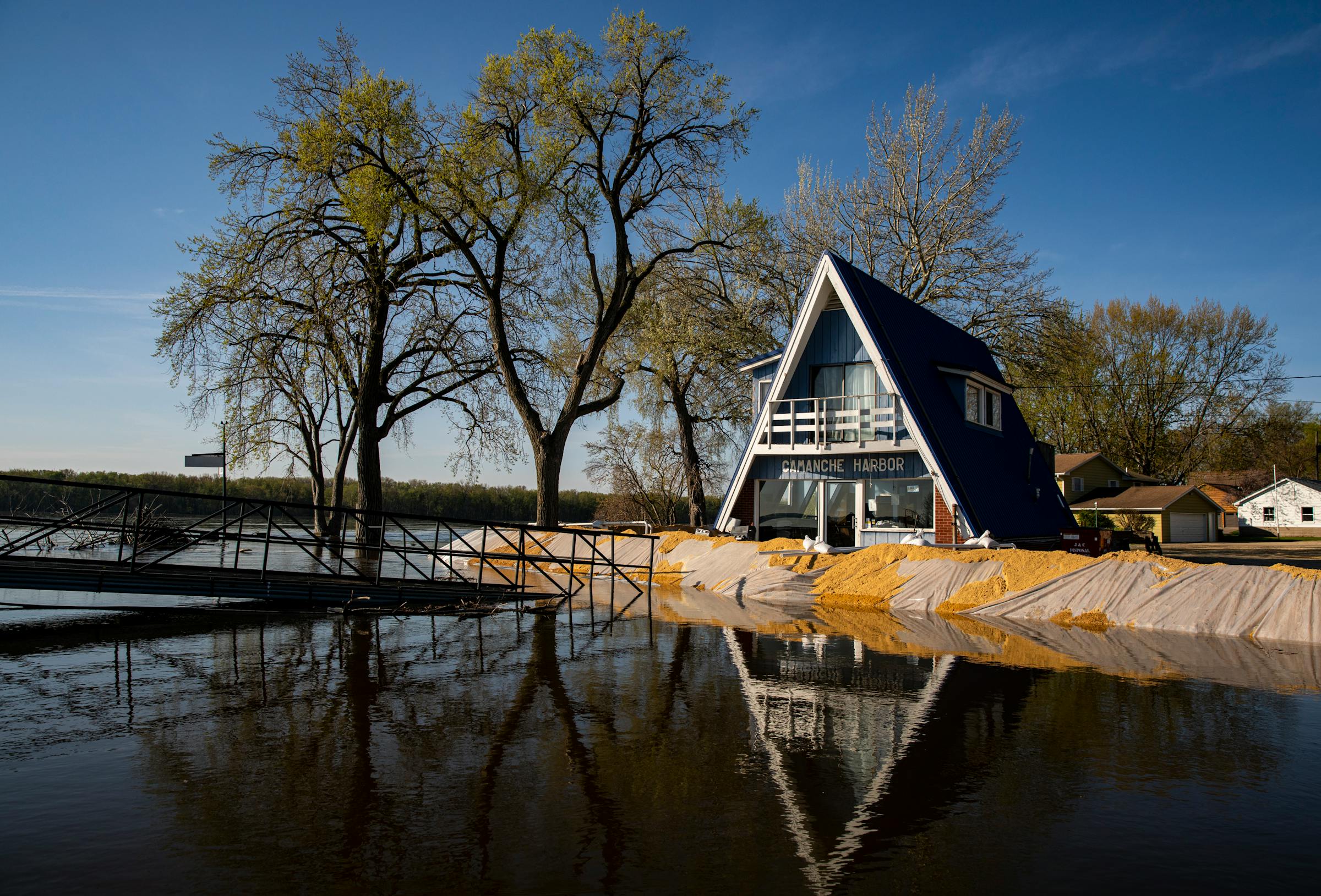 Swollen Mississippi River is swamping Wisconsin, Iowa