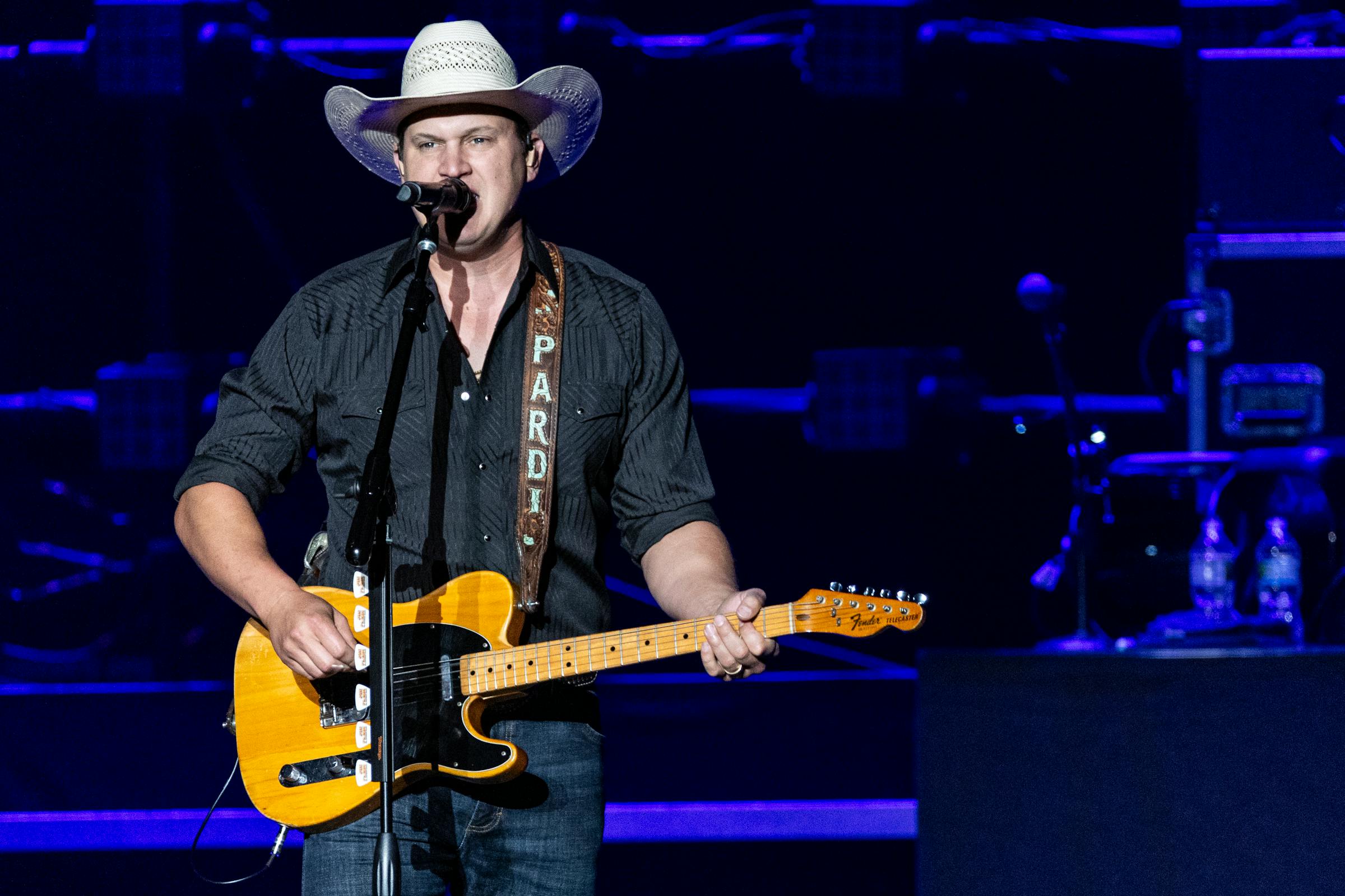 Review: Country star Jon Pardi throws a party at the State Fair grandstand