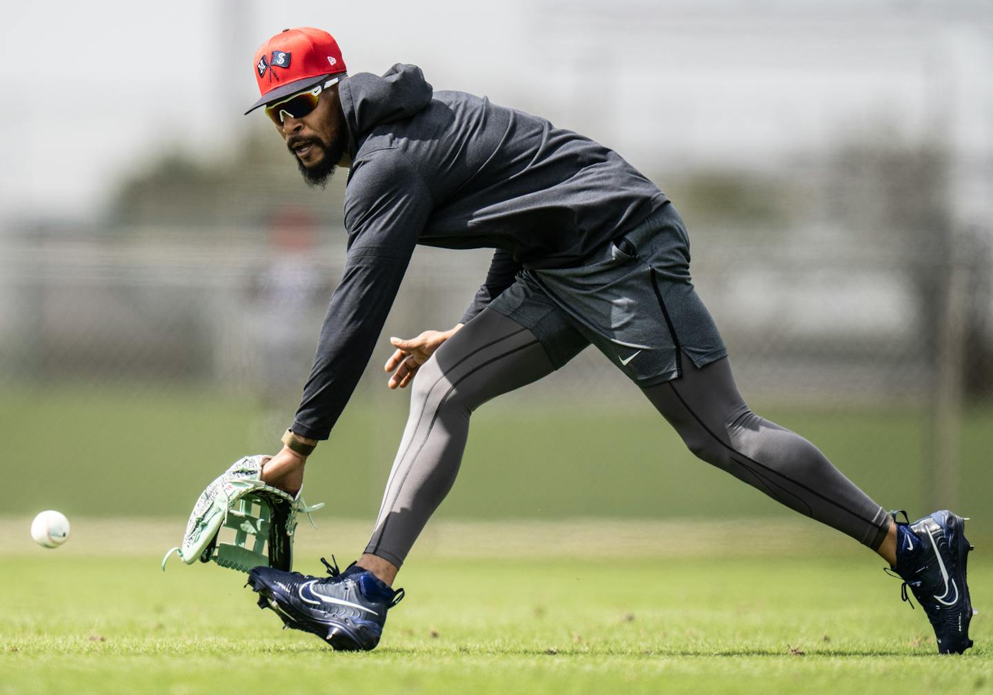 Twins' Byron Buxton flashes leather with diving catch in center field