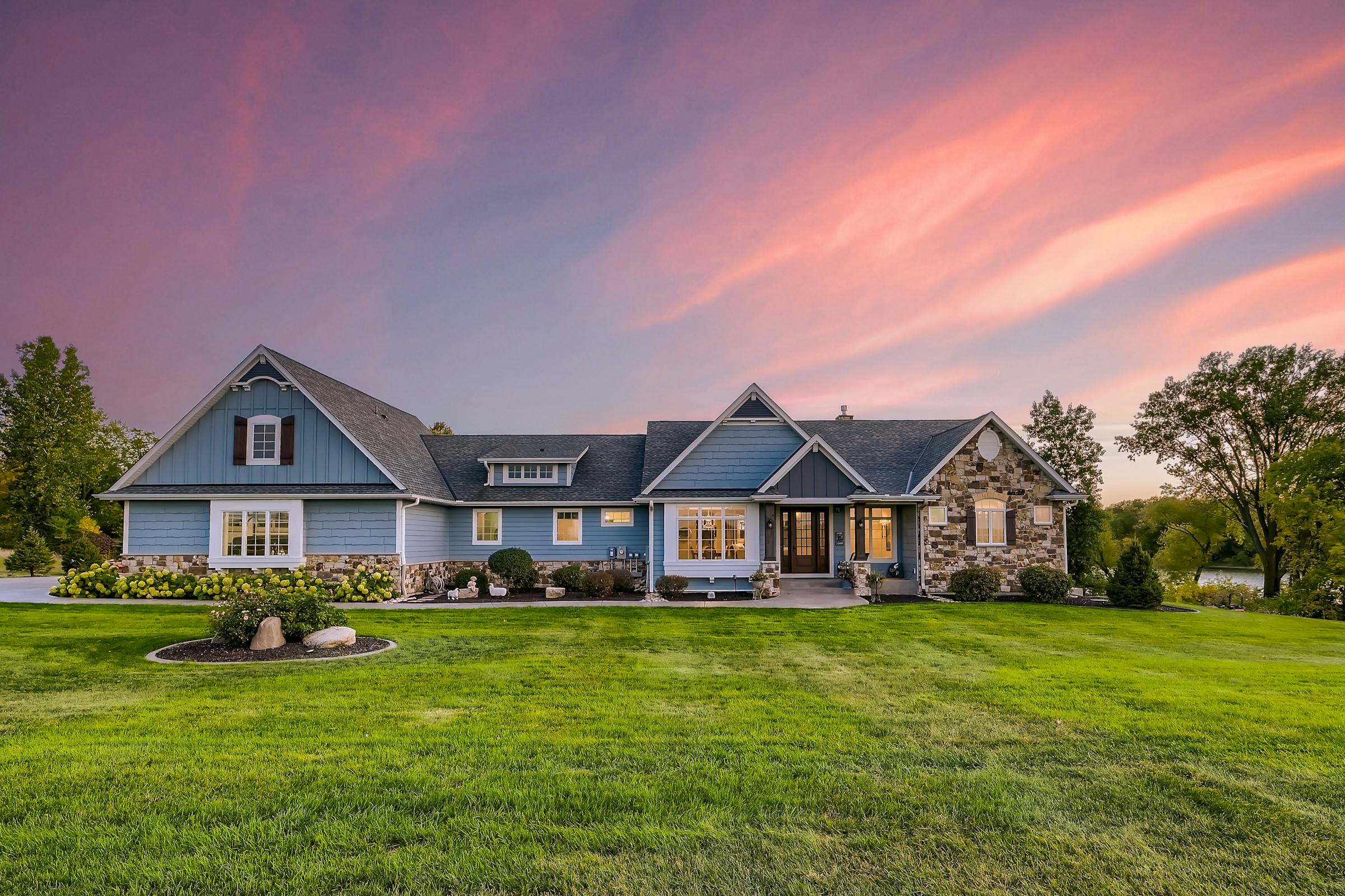 Minnesota lakeshore home with 'off-grid zero energy cost' lists for $2. ...