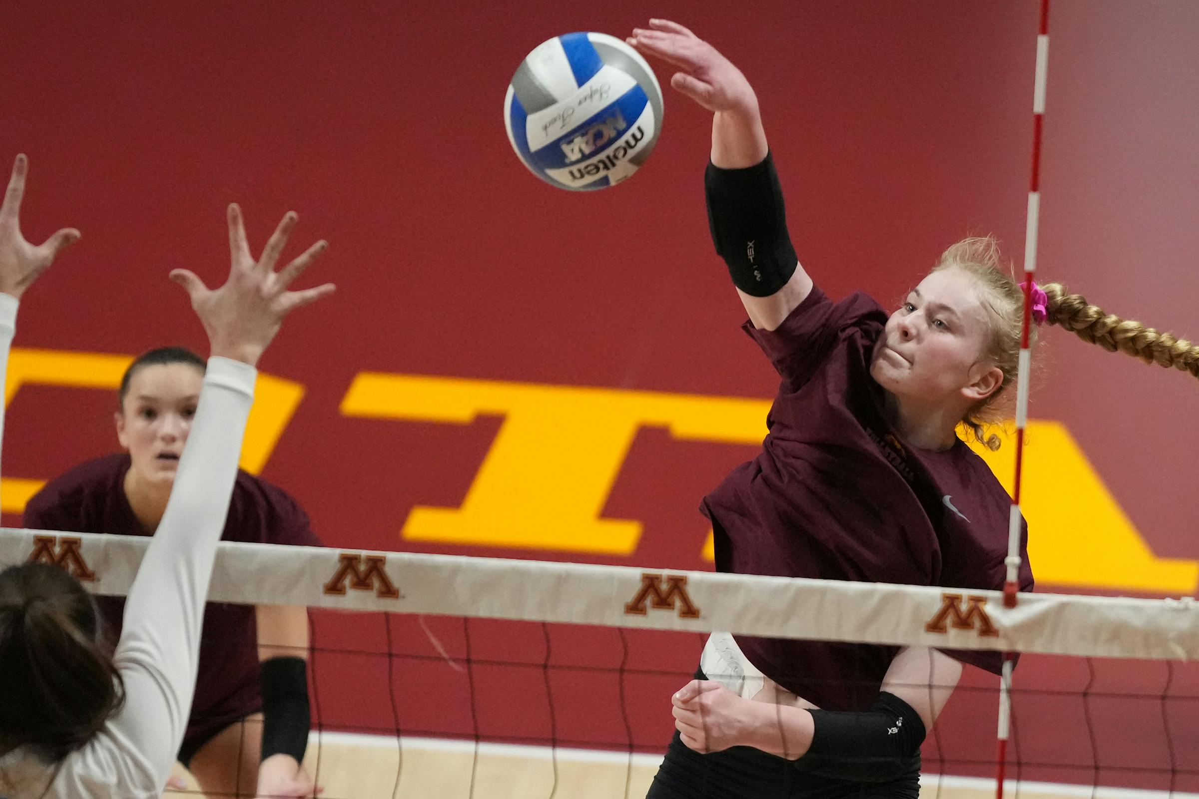 Taylor Landfair, two freshmen lead Gophers volleyball to win over ...