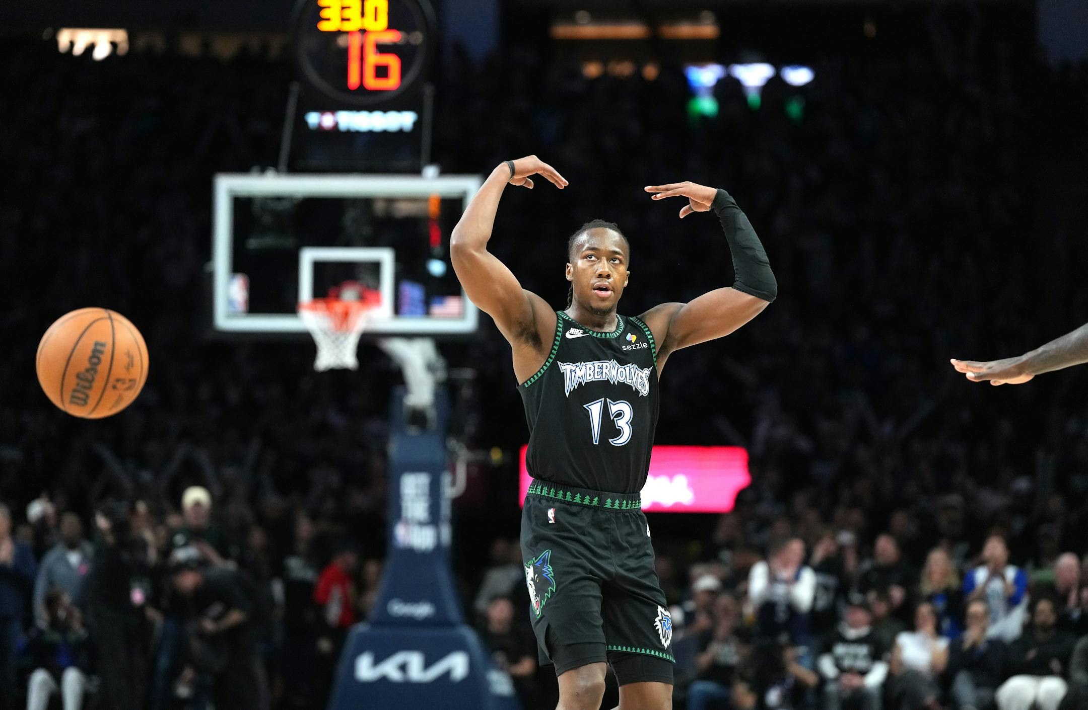 Souhan: Ayo Dosunmu's career high lifts Timberwolves past Nuggets