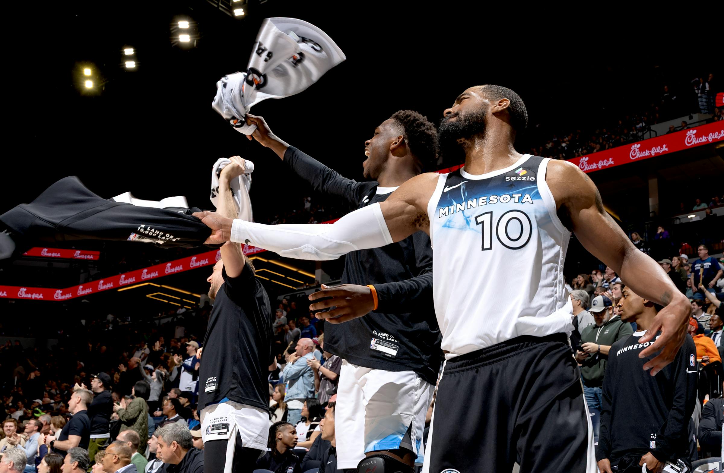 Podcast: Patrick Reusse on the Wolves, Sam Darnold ... and his social ...