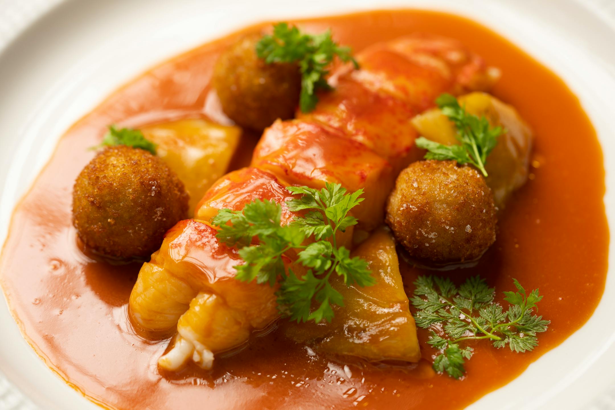 Review: Blondette in downtown Minneapolis is rowdy, fun and wildly ...