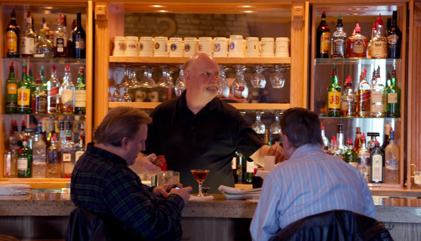 Lawmaker seeks funding to keep Fort Snelling Officers' Club open