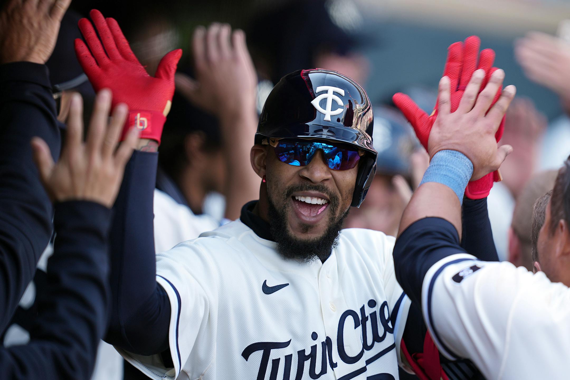 Twins defeat Astros as Kyle Farmer, Byron Buxton homer; pitchers strike ...