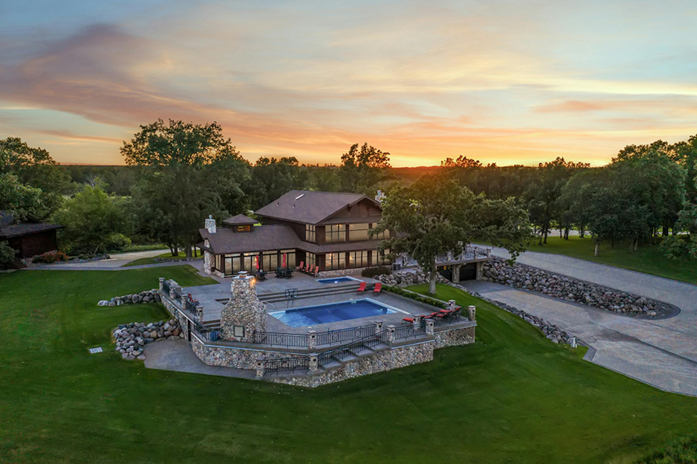 'Over the top' Pequot Lakes estate has resort amenities — including a ...