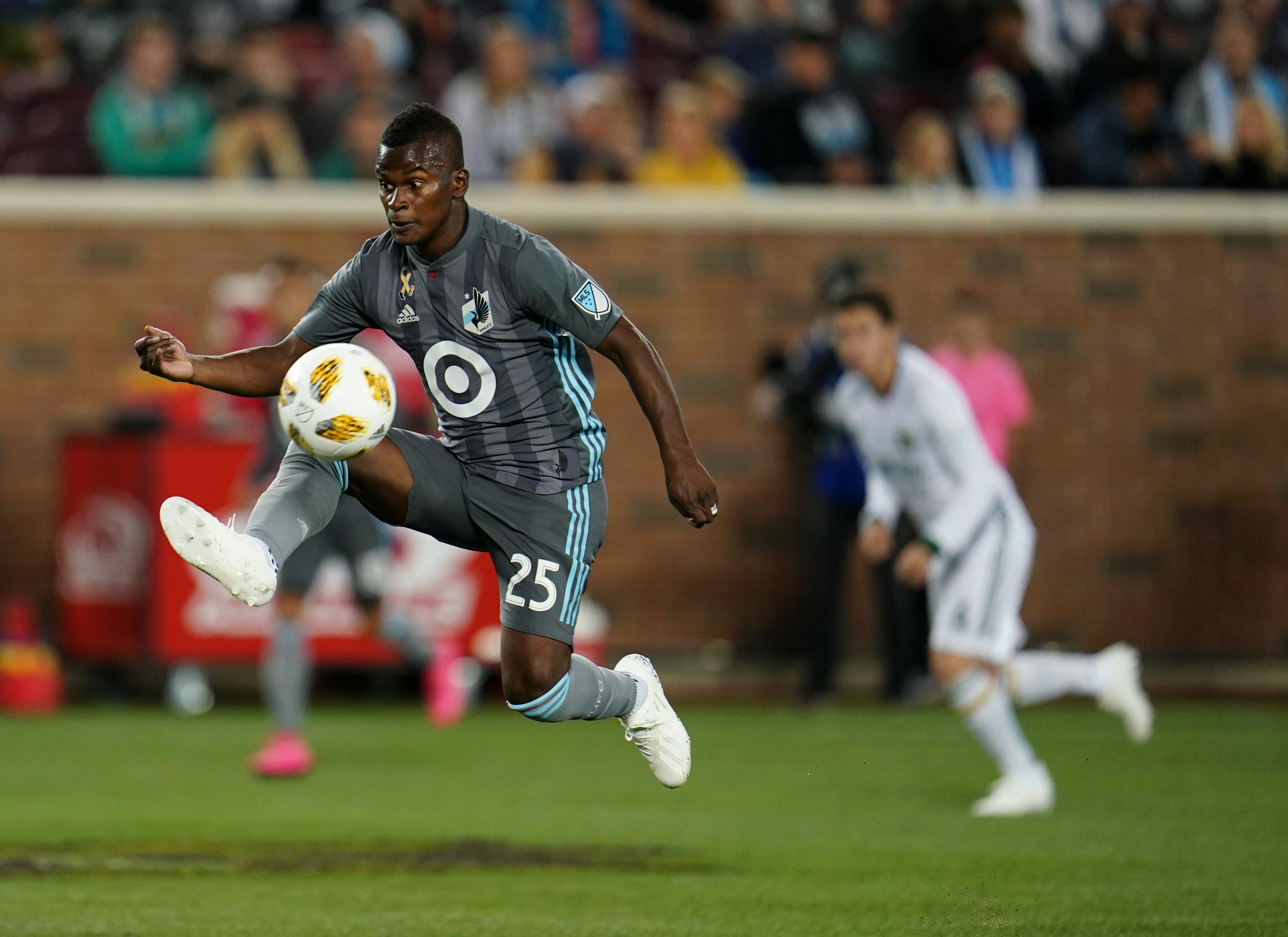 United star Darwin Quintero obtains green card, opens international ...