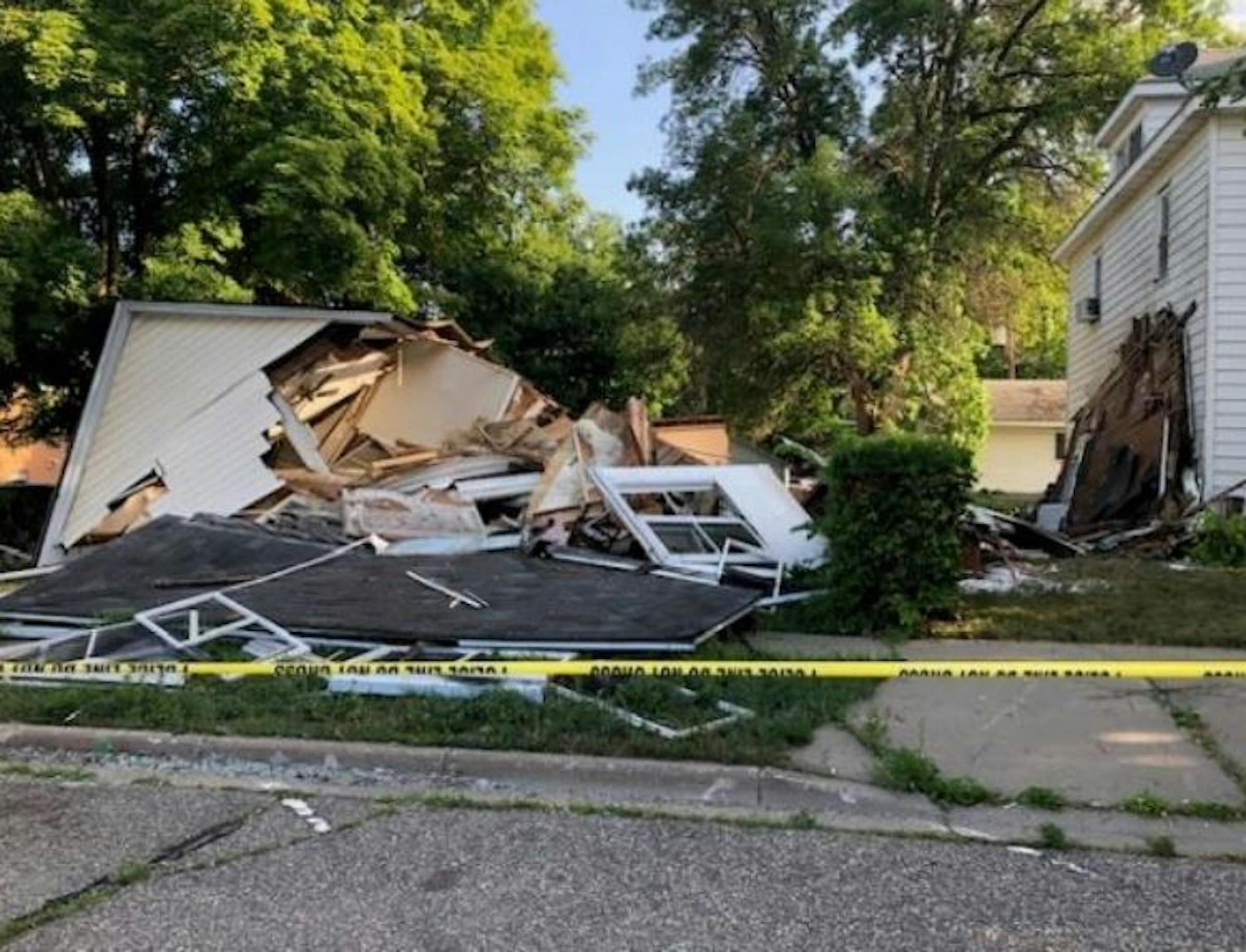 Three people escape house explosion in Jordan, Minn.