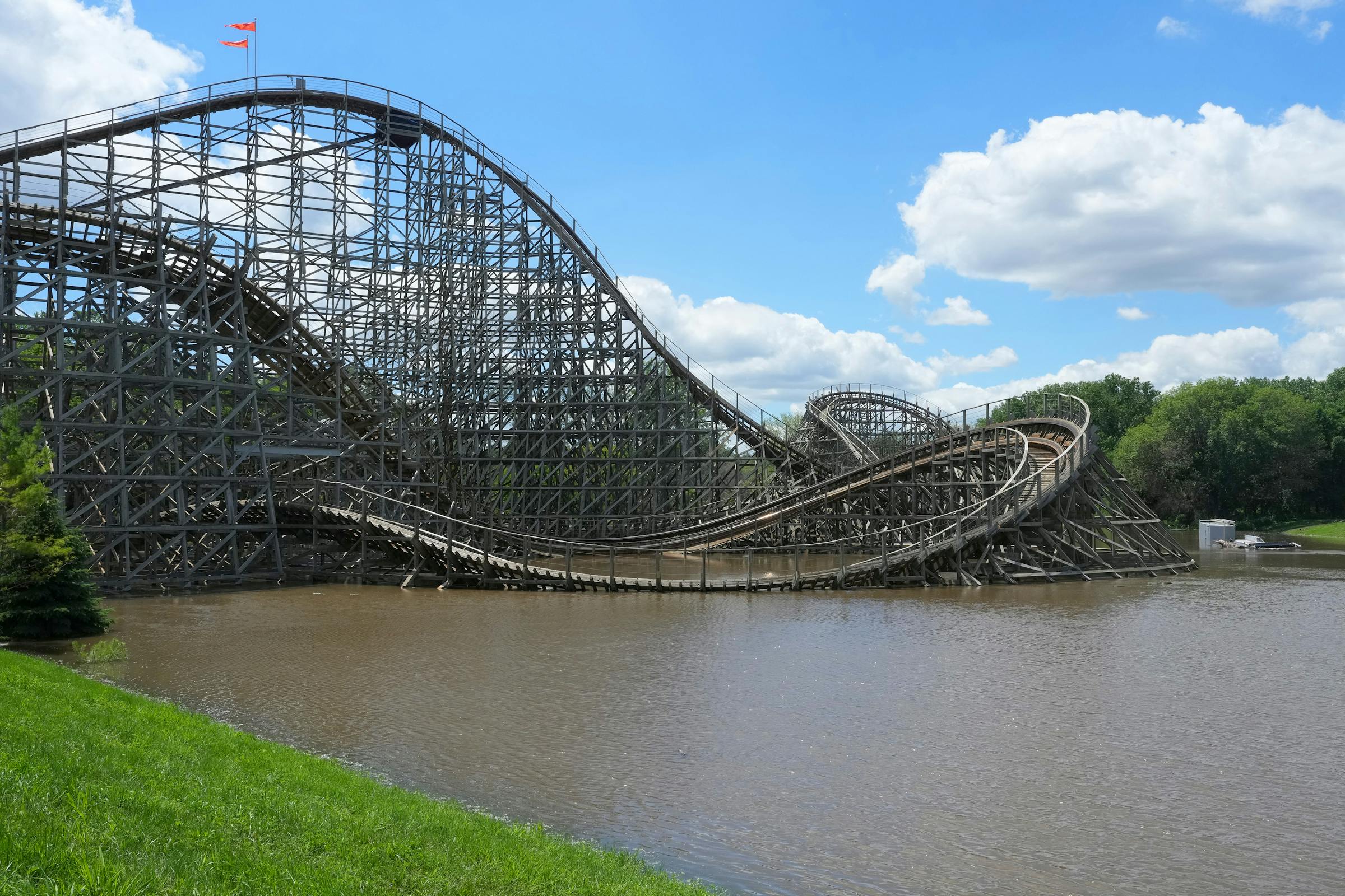 Flooding in Minnesota: Valleyfair, Harriet Island cancel events