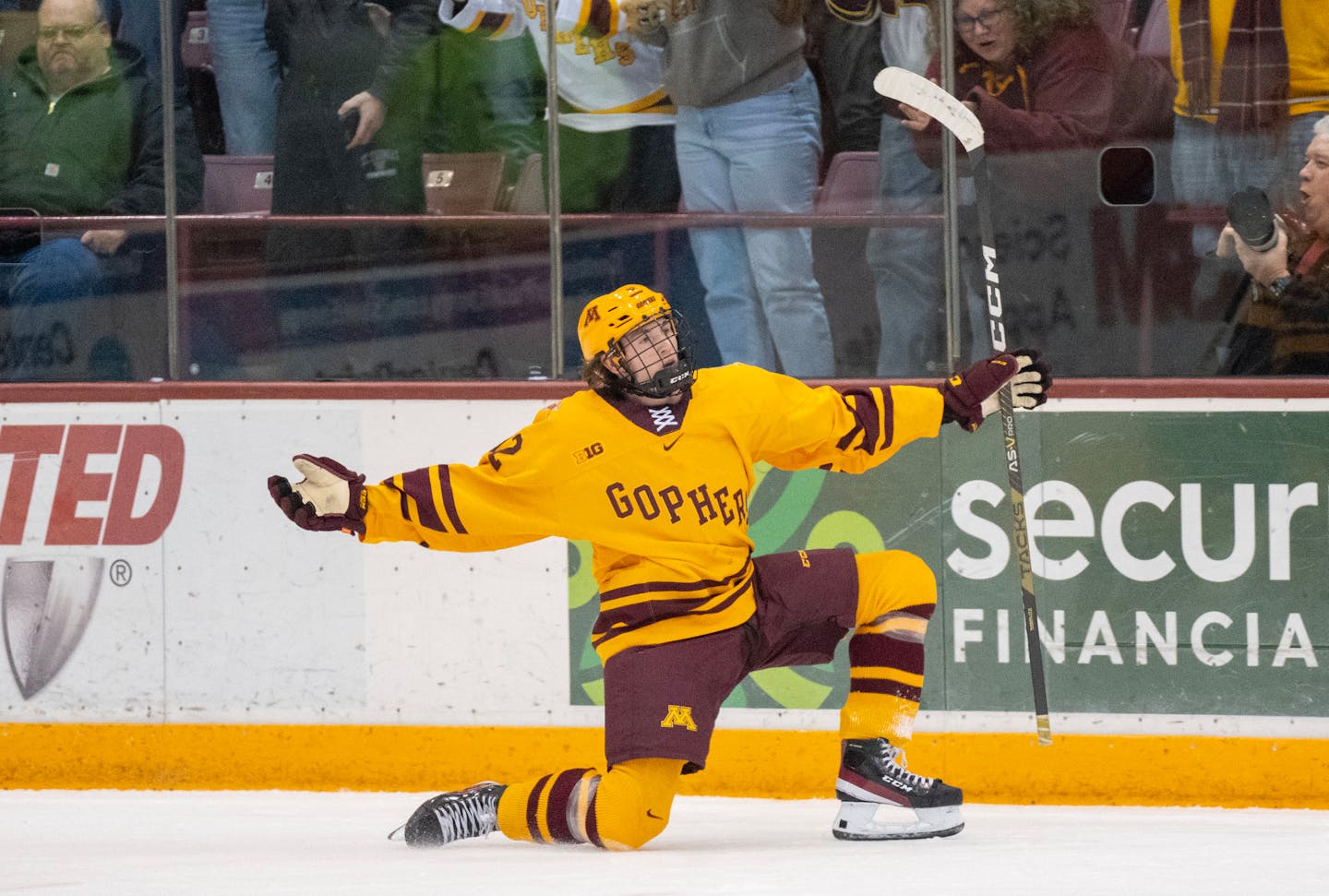 Gophers hockey star Logan Cooley returning for another season, telling ...