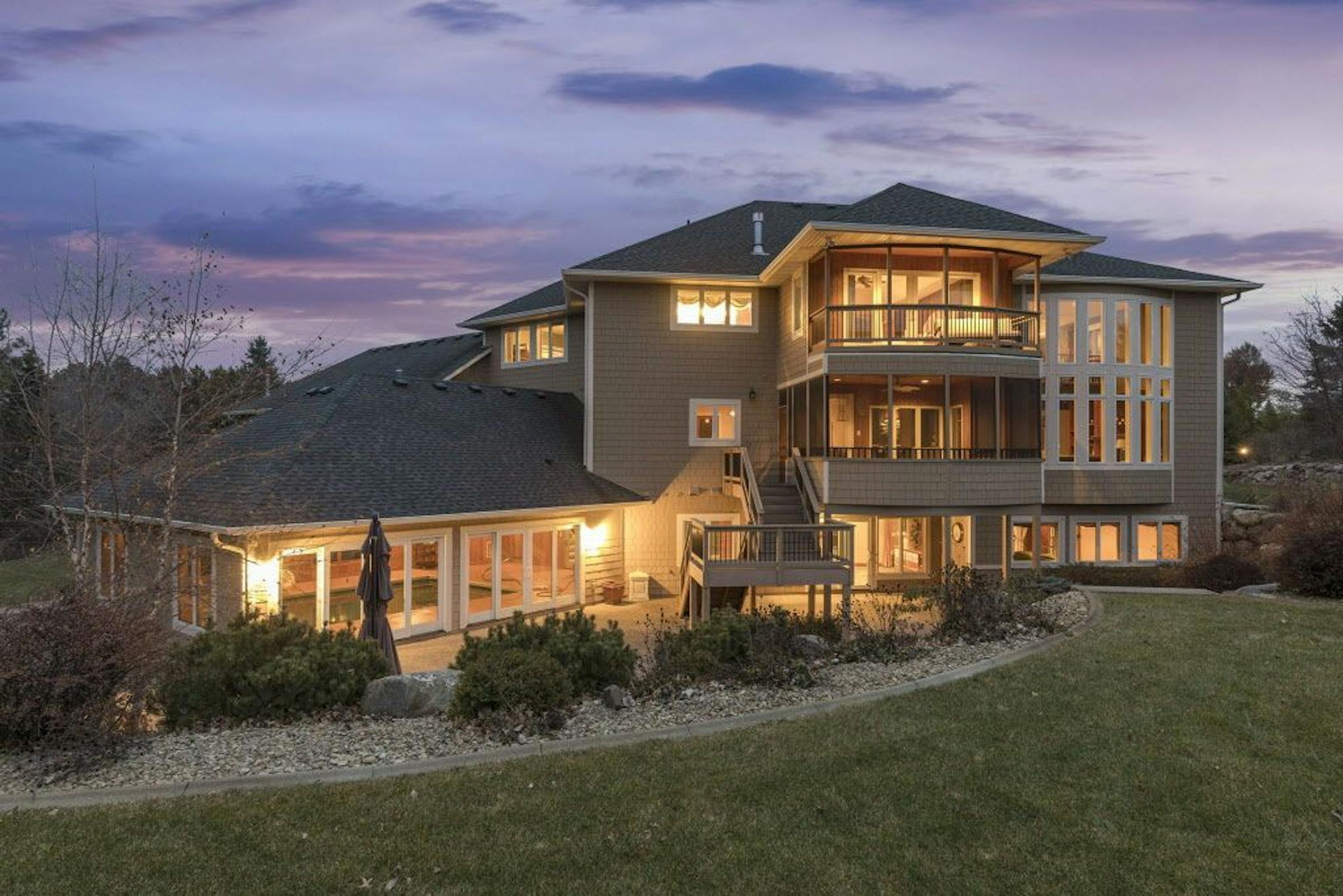 For $1.445M, this enormous party-ready Minnesota house comes with a ...