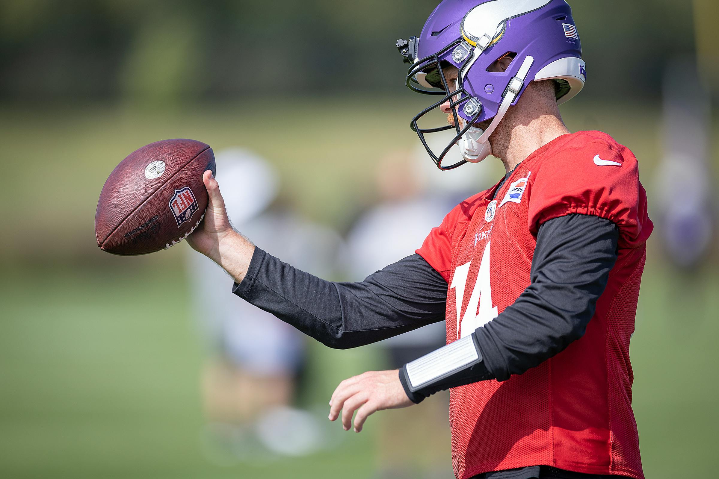 Souhan: Vikings’ matchup against the 49ers is a battle of coupon QBs
