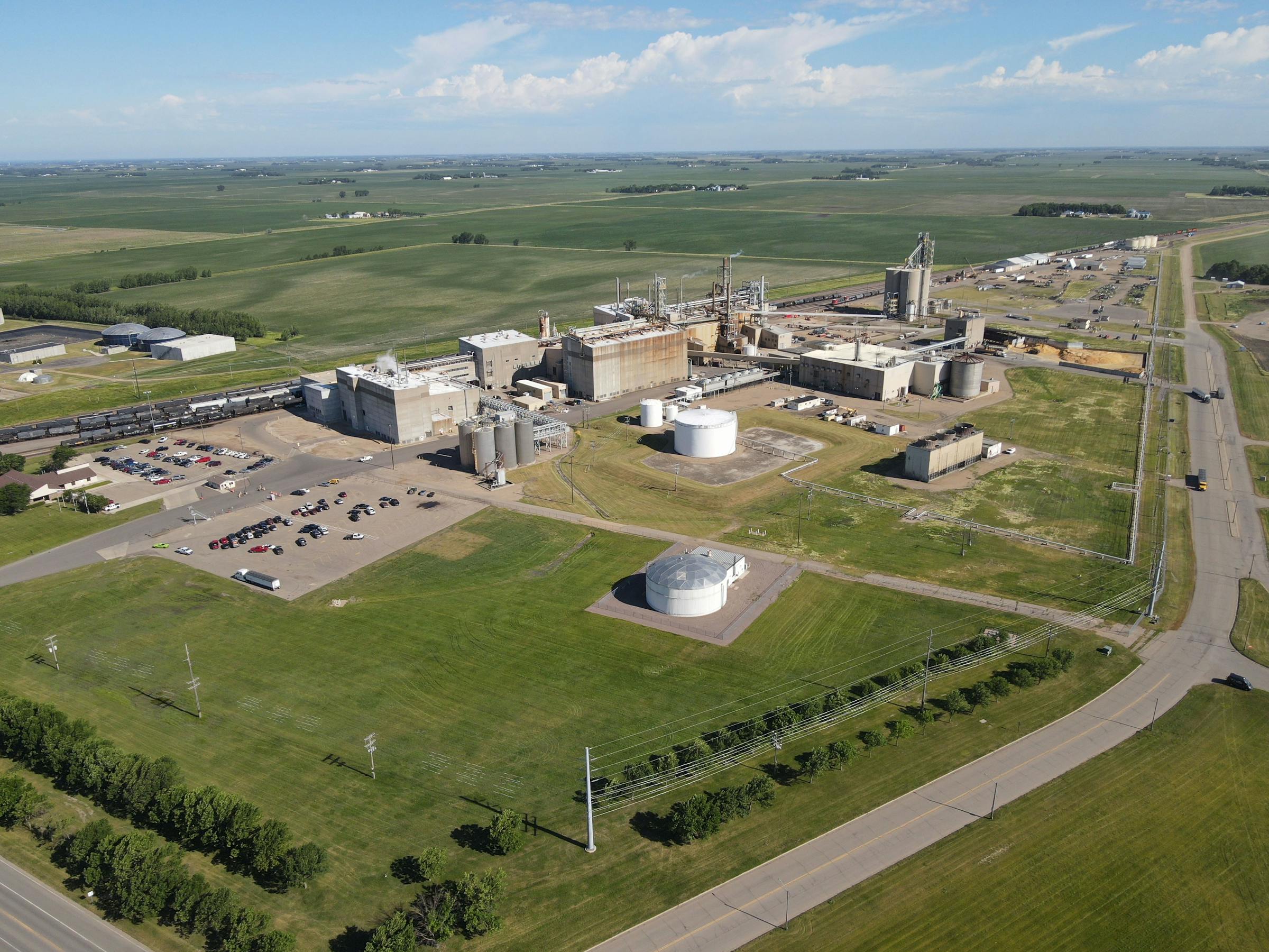 Minnesota plant aims to replace petroleum chemicals with corn sugar