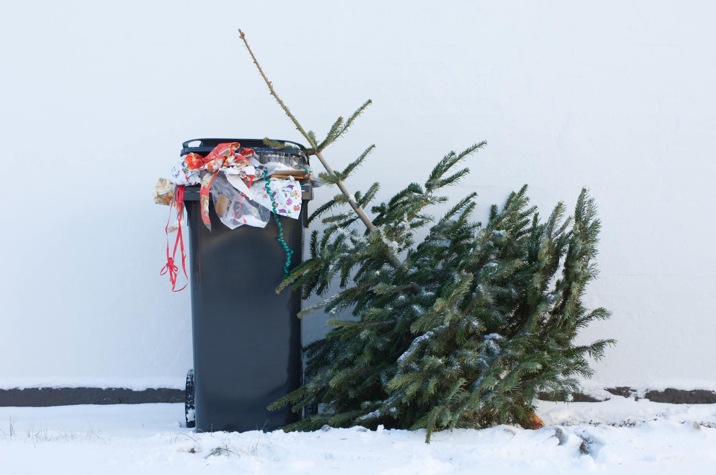 Is wrapping paper recyclable? Your holiday trash and recycling ...