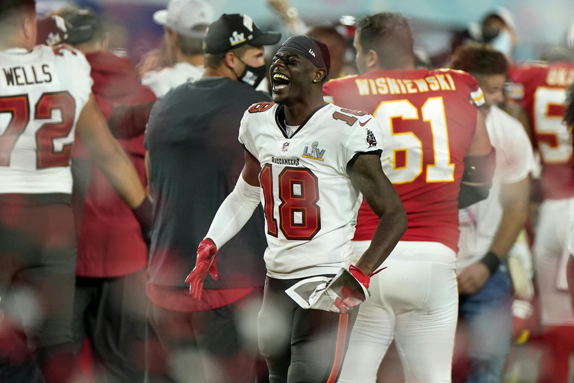 Tyler Johnson, Super Bowl champion, celebrated on a sweet day in north ...