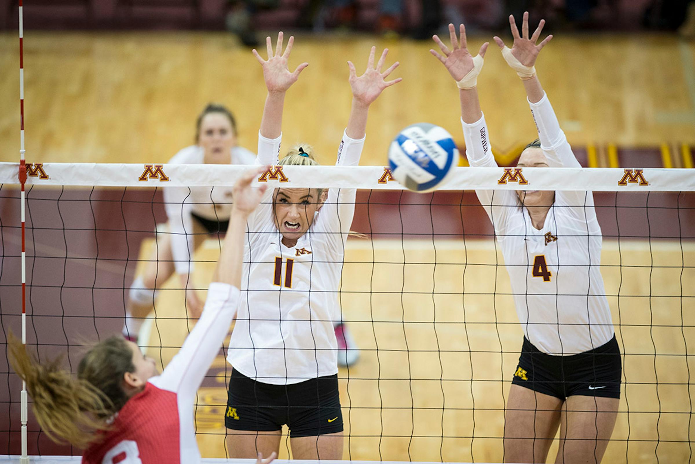 Daly Santana leads Gophers to volleyball sweep over Indiana