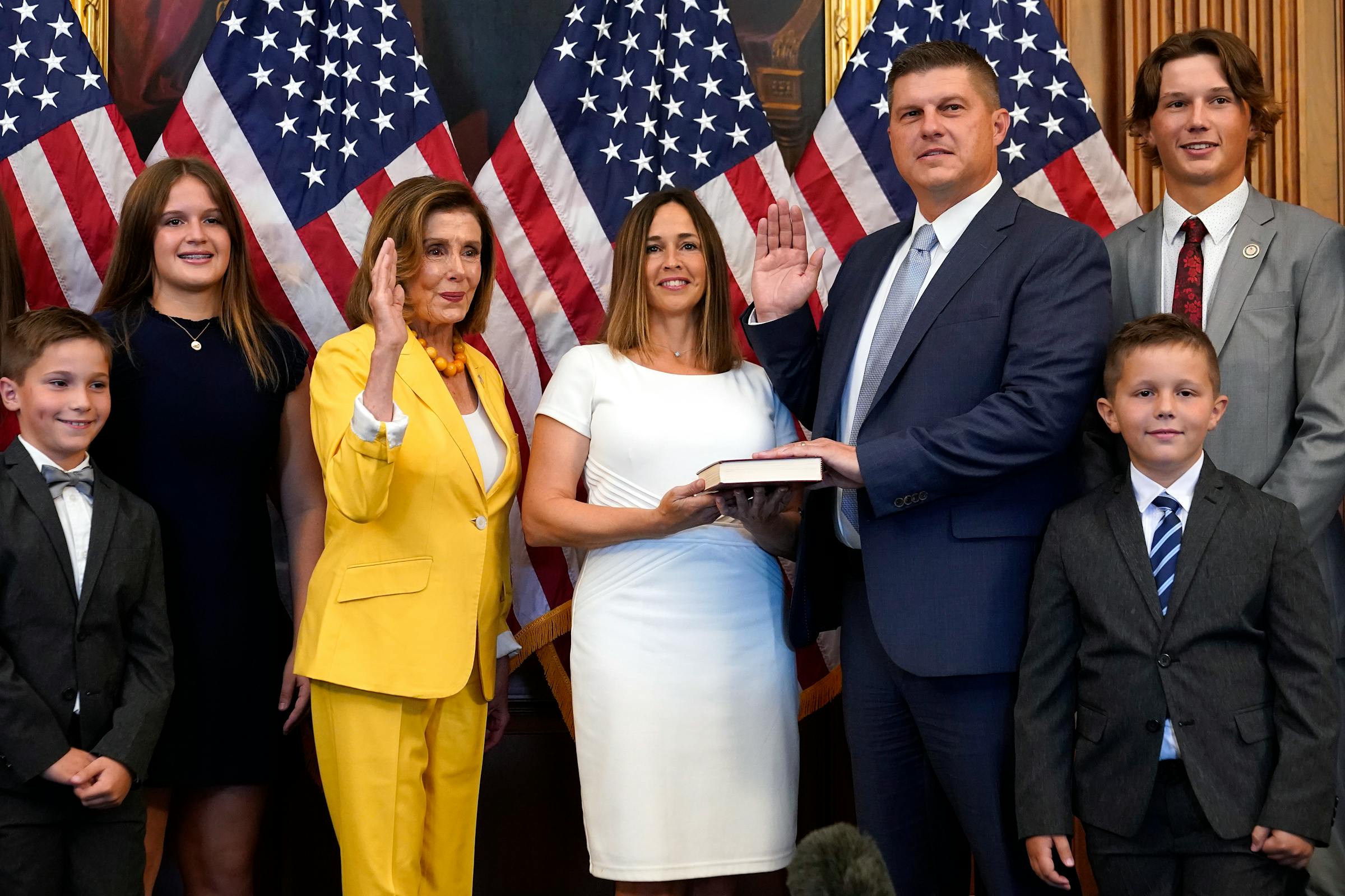 Minnesota's newly elected GOP U.S. Rep. Brad Finstad sworn in