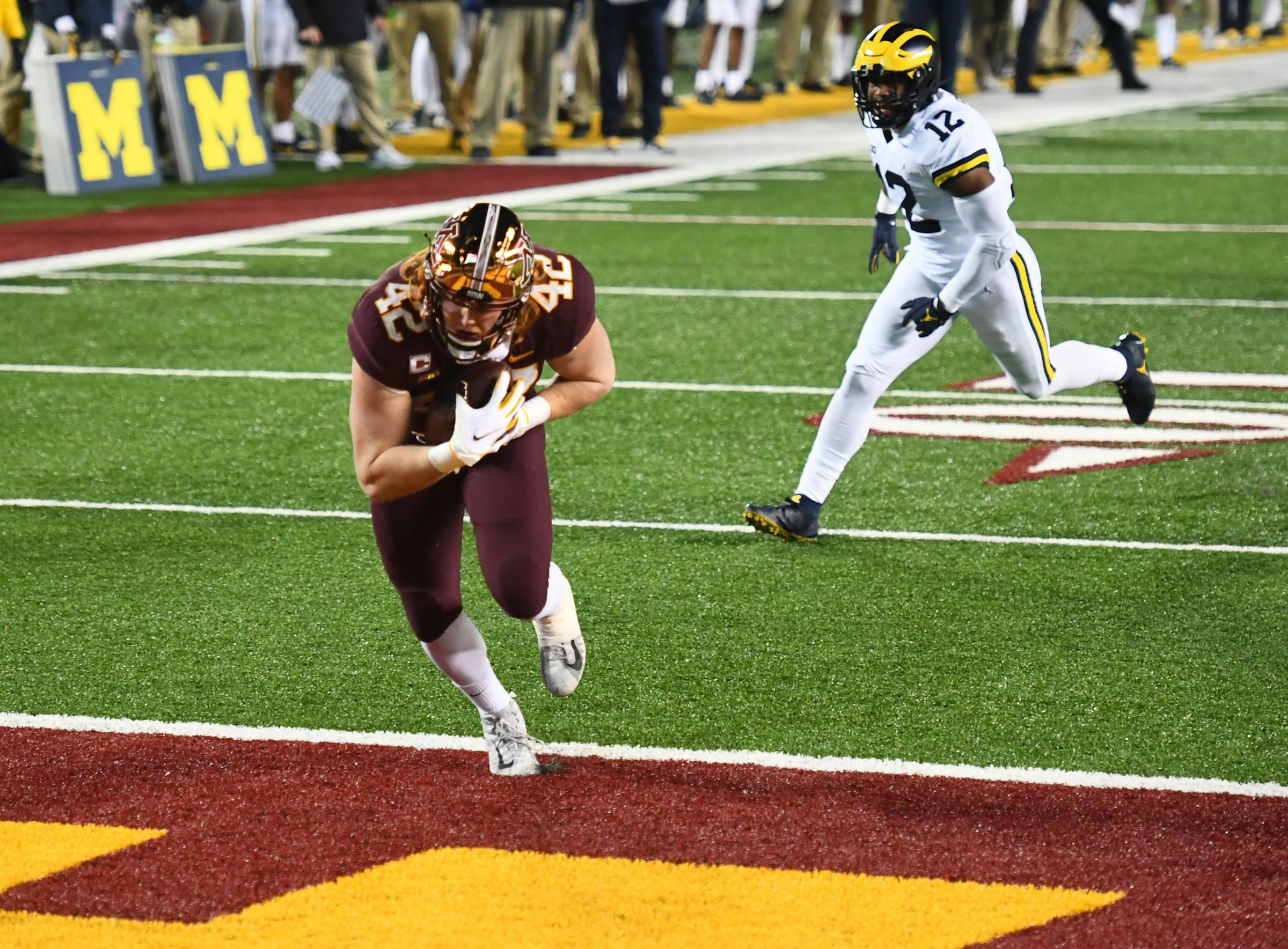 Final: Gophers use 3 TDs in 2nd quarter to pull away from Indiana for ...